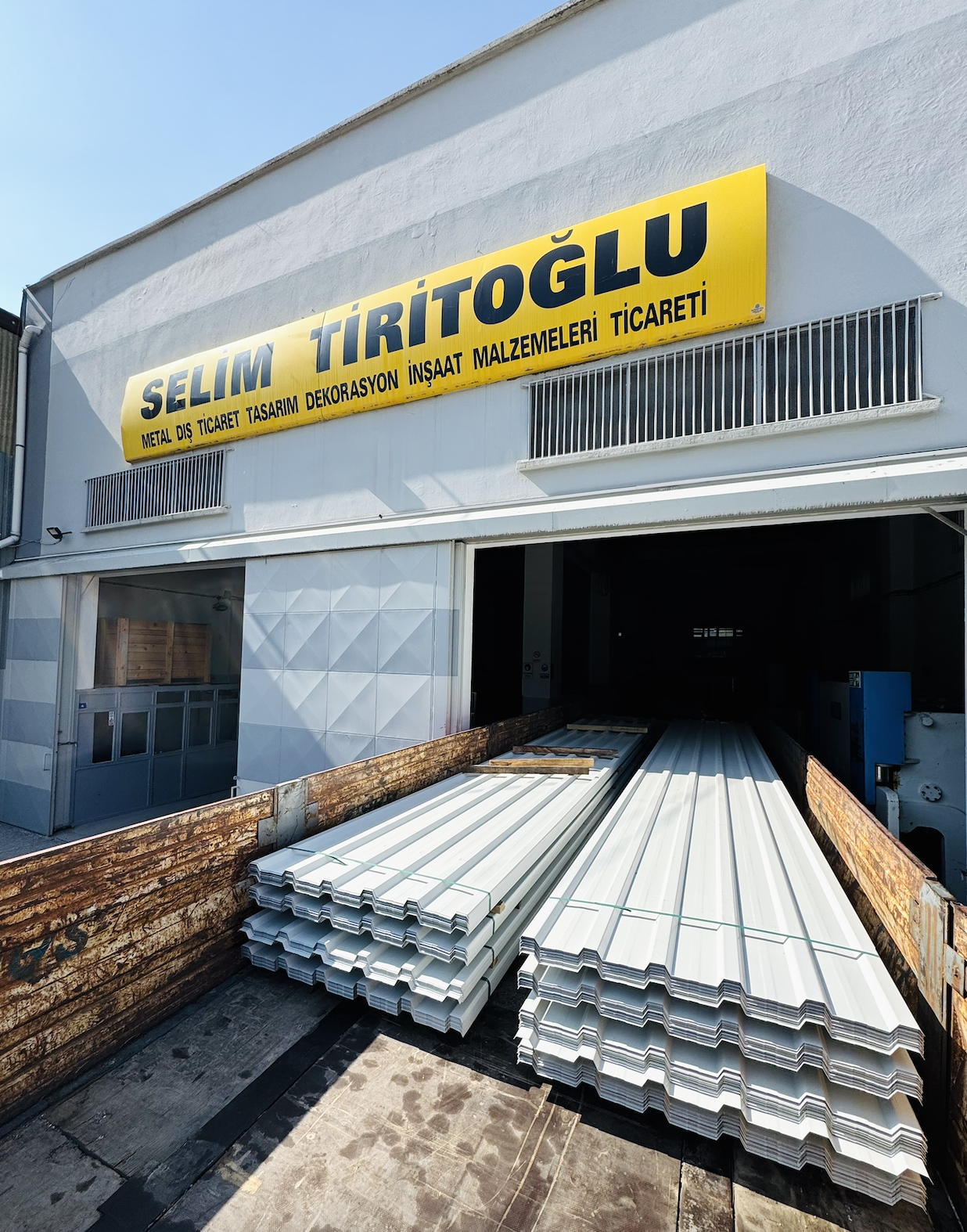Selim Tiritoğlu Metal Tasarım — 1 mm RAL9002 Boyalı Trapez Sac 27/200 - T: (312) 349 35 80