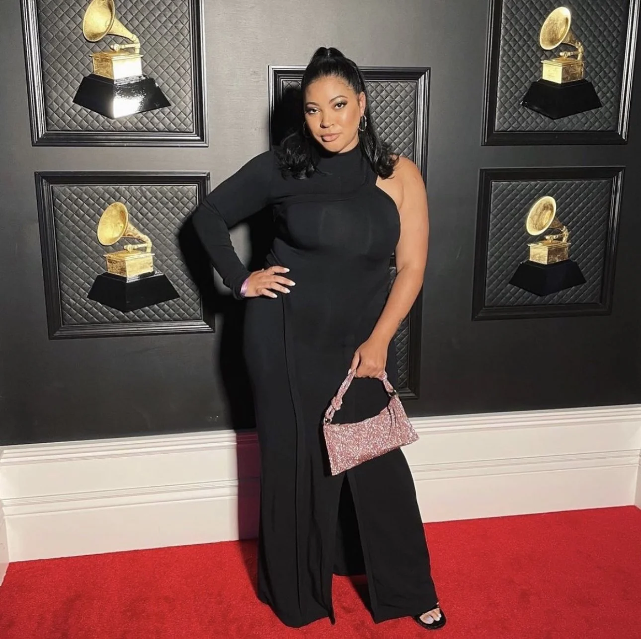 ON SET / CORPORATE - BEAUTY STUDIO INC