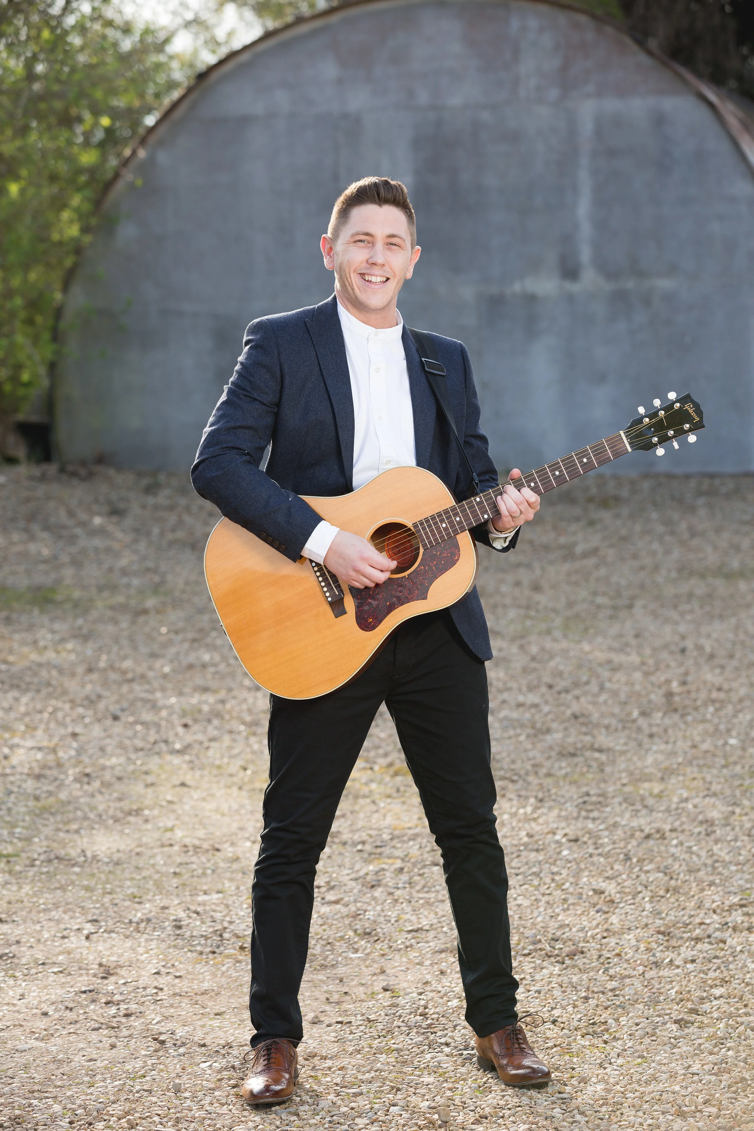 Meet the band — THE BURGUNDYS