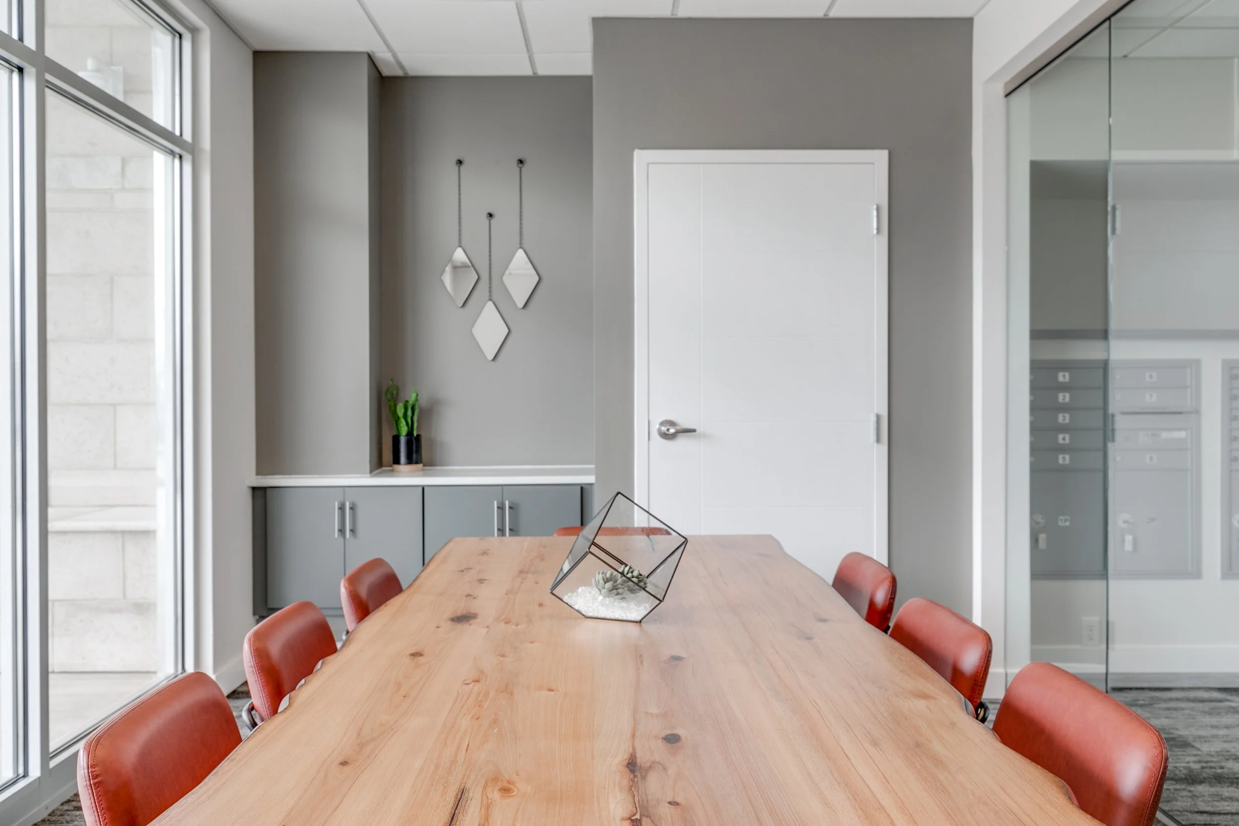 RIVER'S EDGE APARTMENTS | NICOLE RUTLEDGE DESIGN