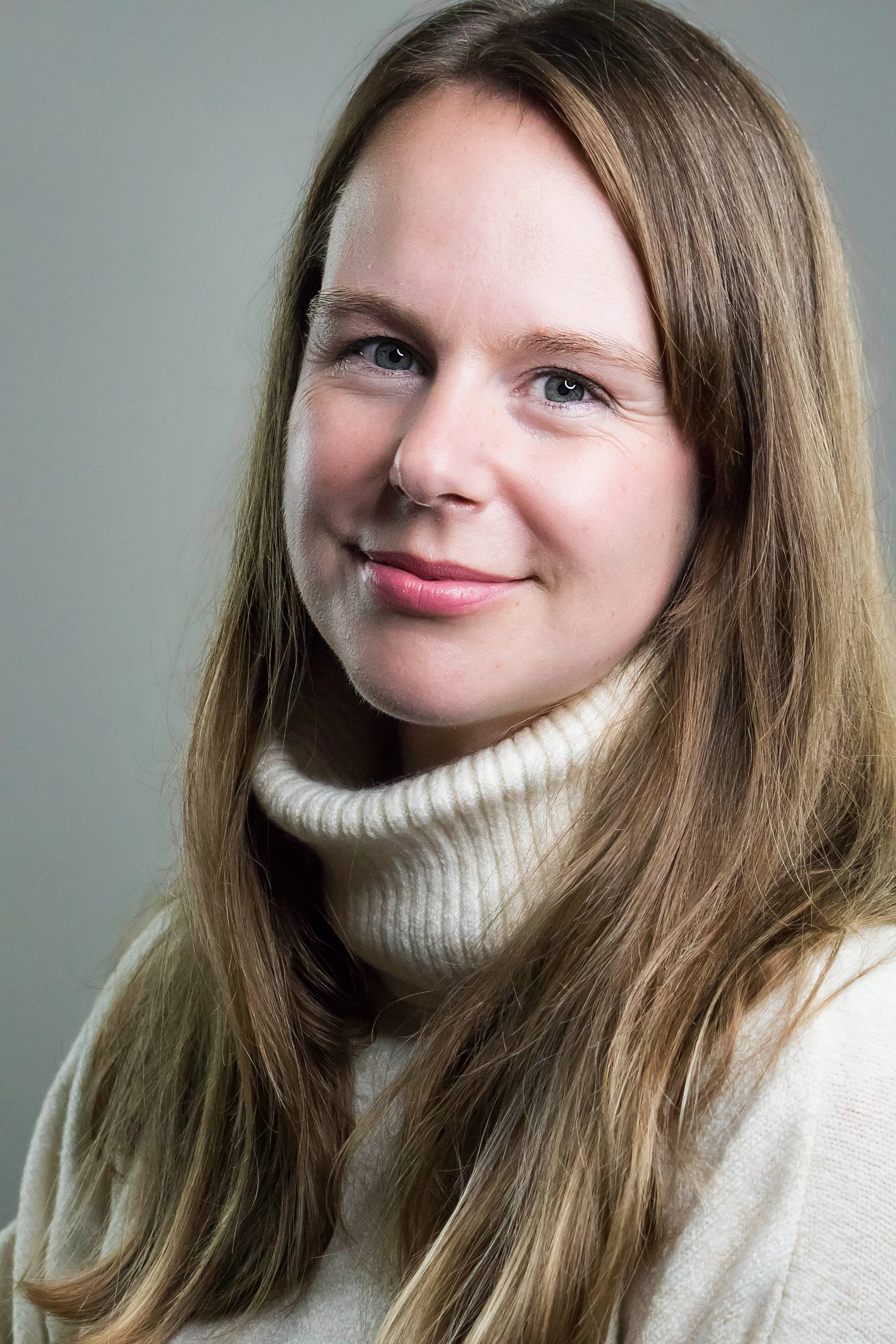 HOLLY GILLANDERS — Actors Co-operative Agency in London - CCM Actors