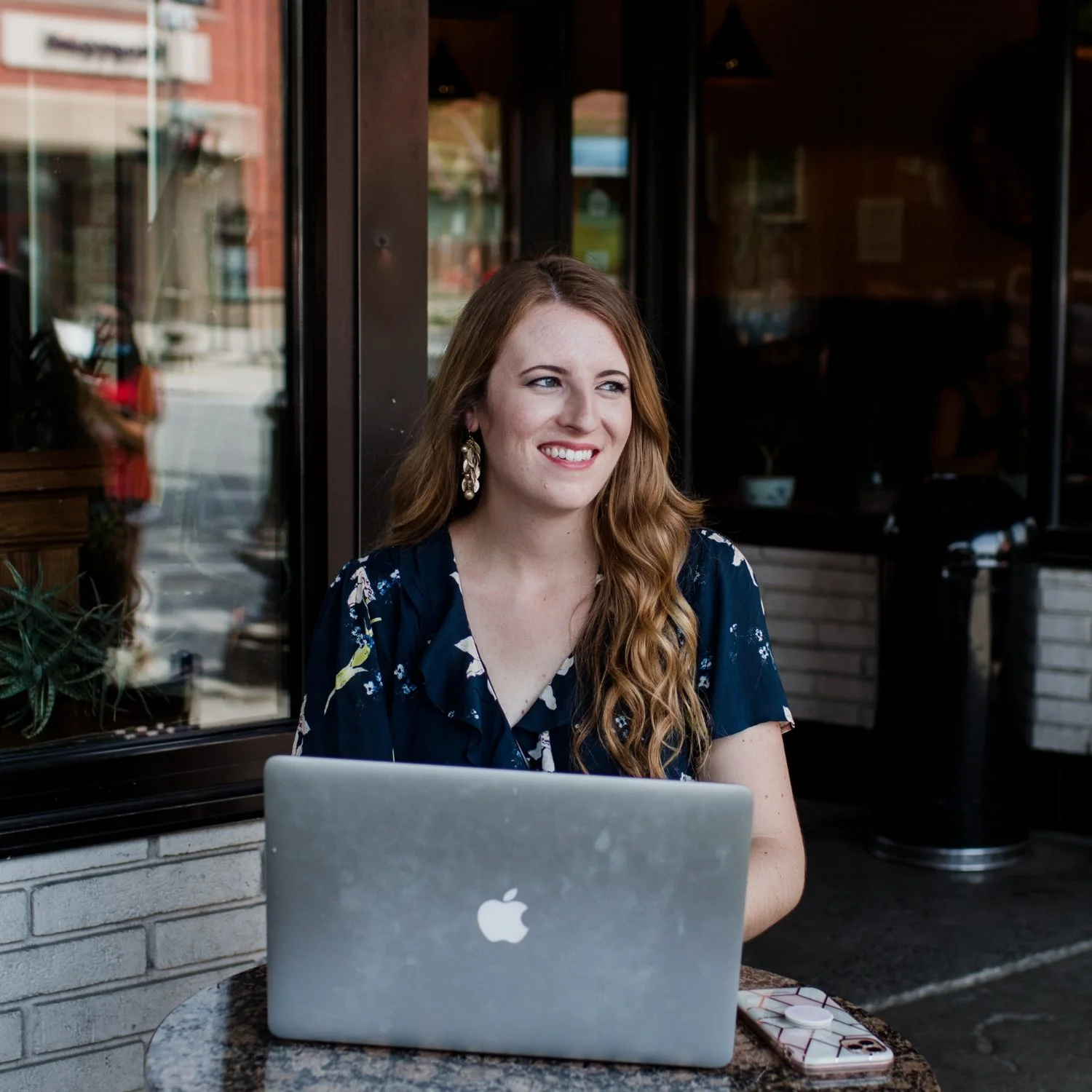 What is an Alternative Logo and Why Should You Have One? | Lauren Taylar