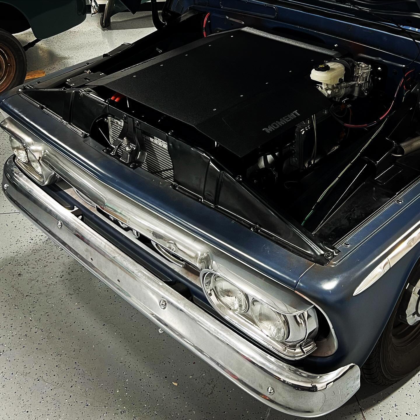 Moment Motor Company