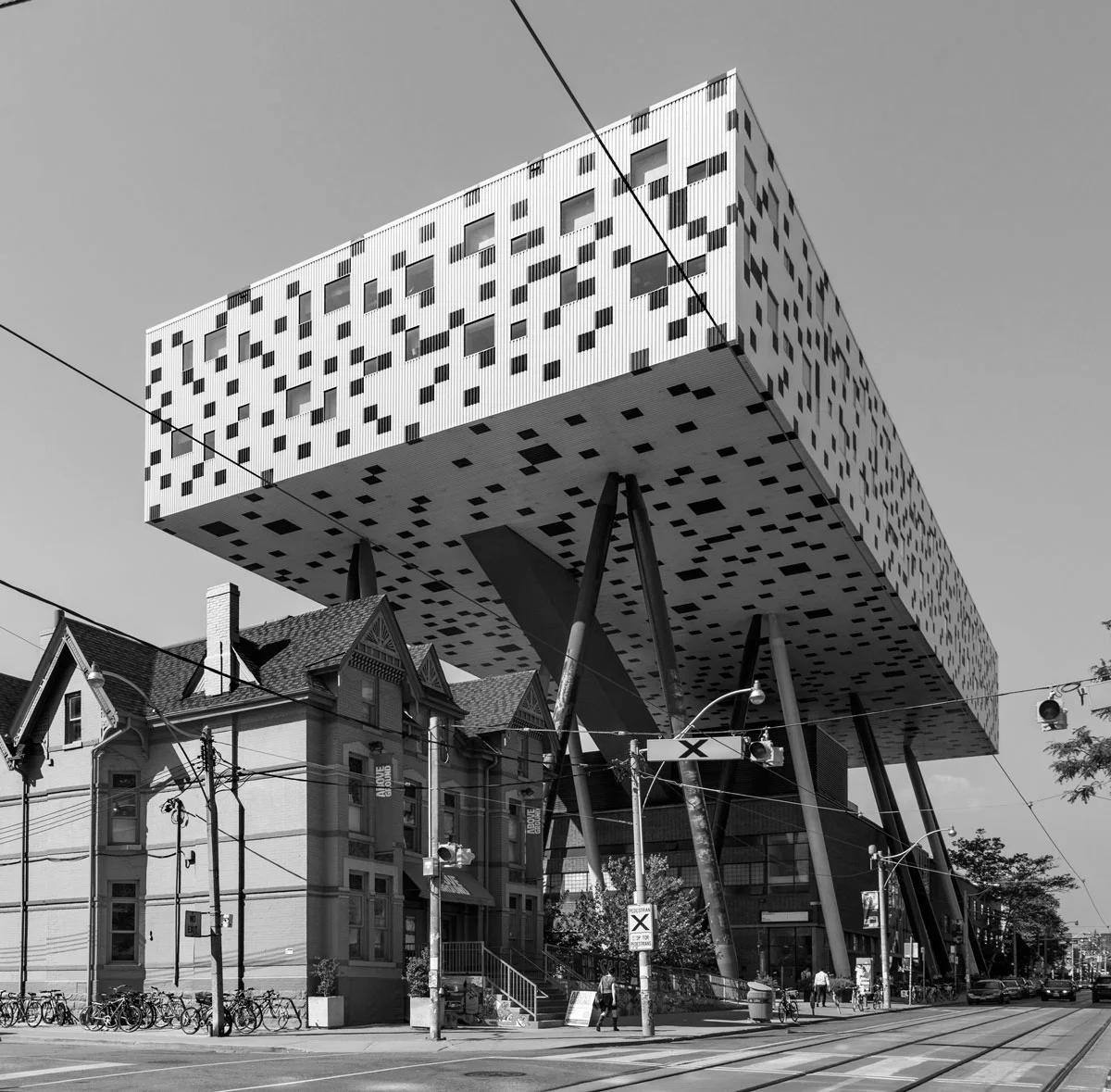 Toronto Architecture: A City Guide / by Patricia McHugh and Alex Bozikovic