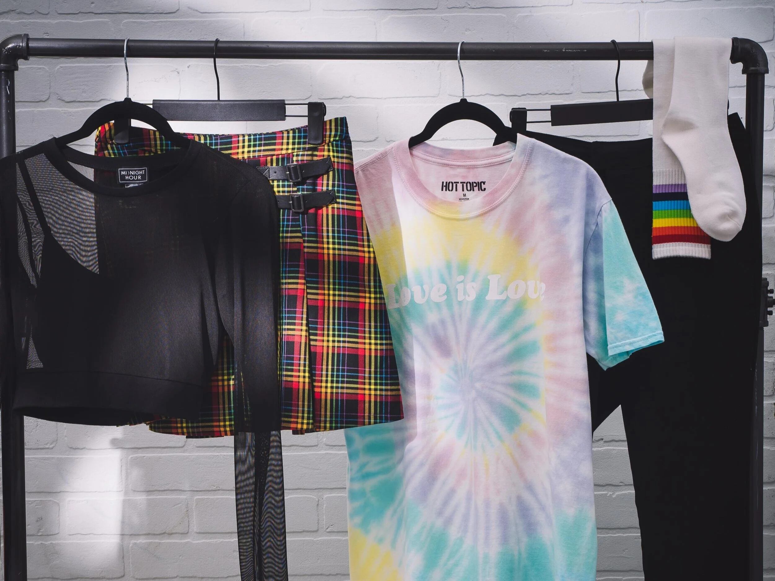 Friday Five: Flaunt Your Fandom While You're Celebrating Pride 2021 ...