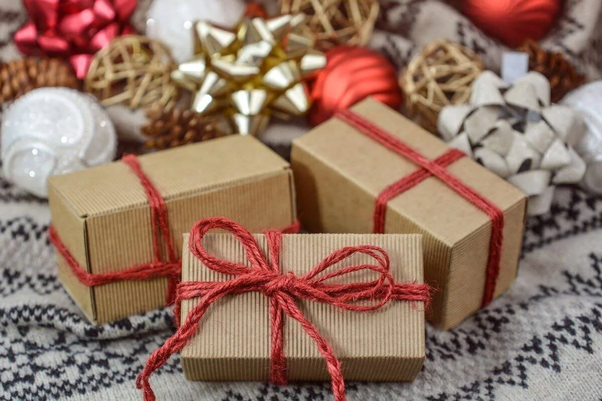 10 of the Best Shop Small Gifts for Travel Lovers This Year — Harbors ...