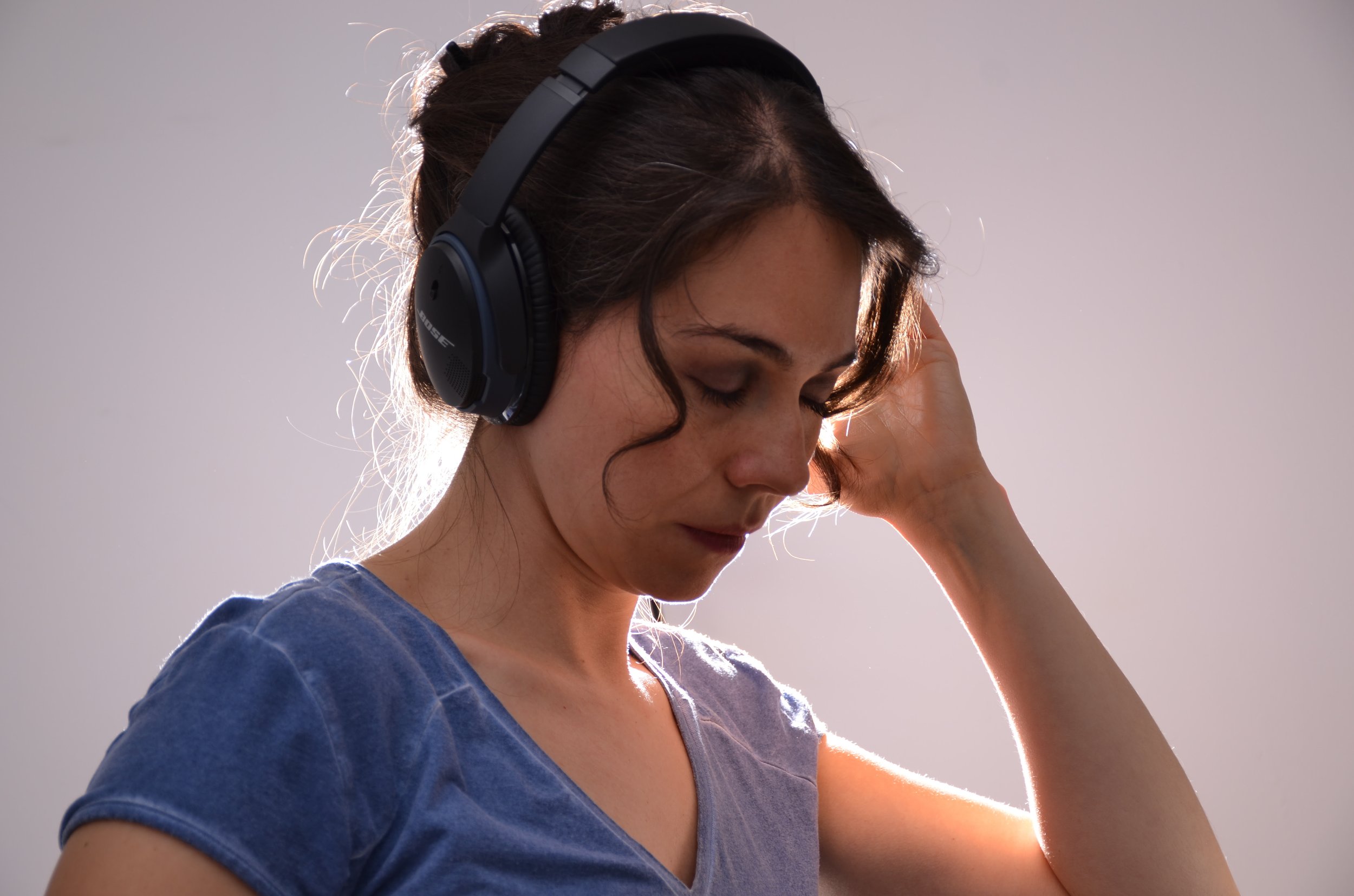 Celia Fras estrena pronto su sencillo Fantasma — Casete Upload S.A. de C.V.