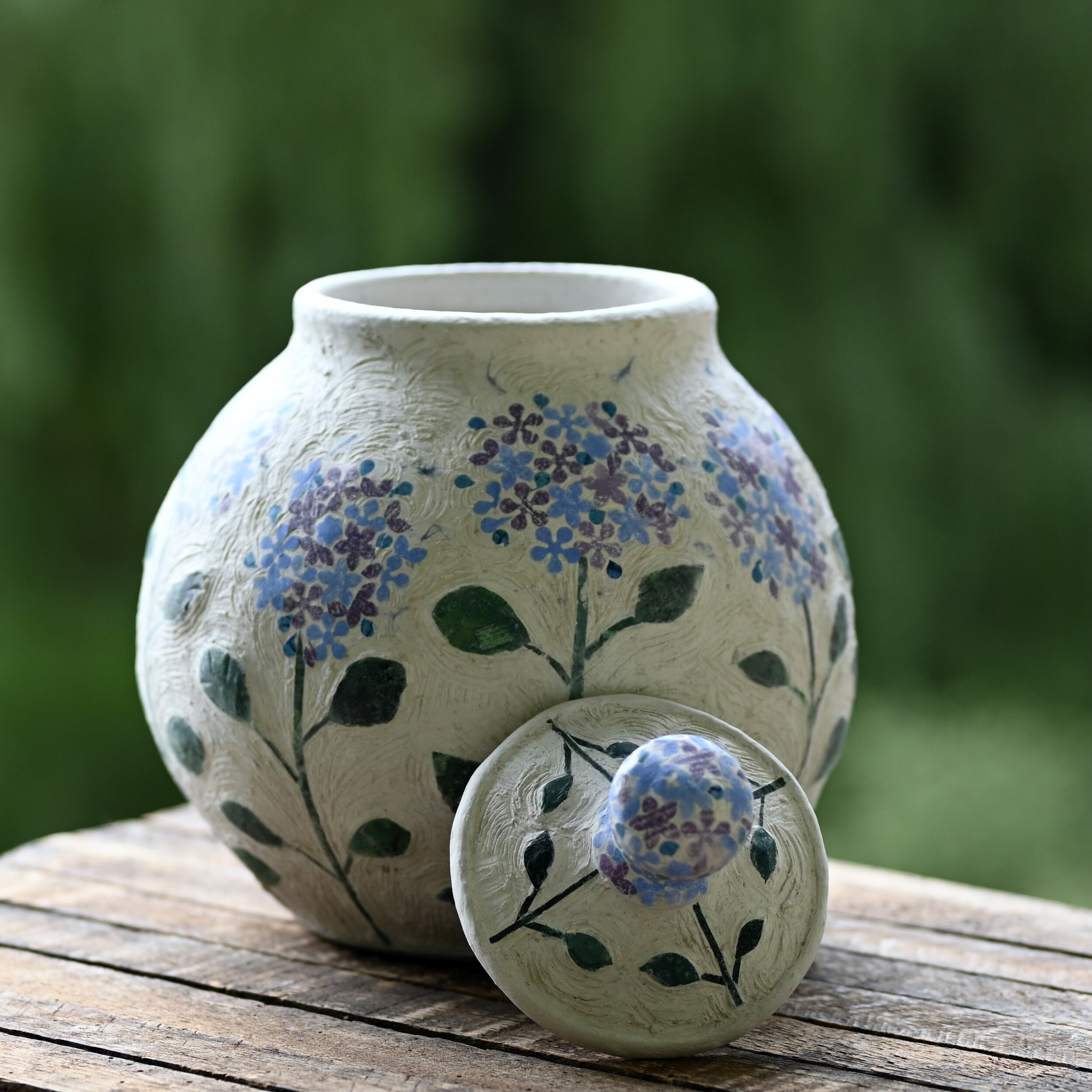 Biodegradable Urn Blue Star and Leaves Quilt Pattern — Lucia Urns