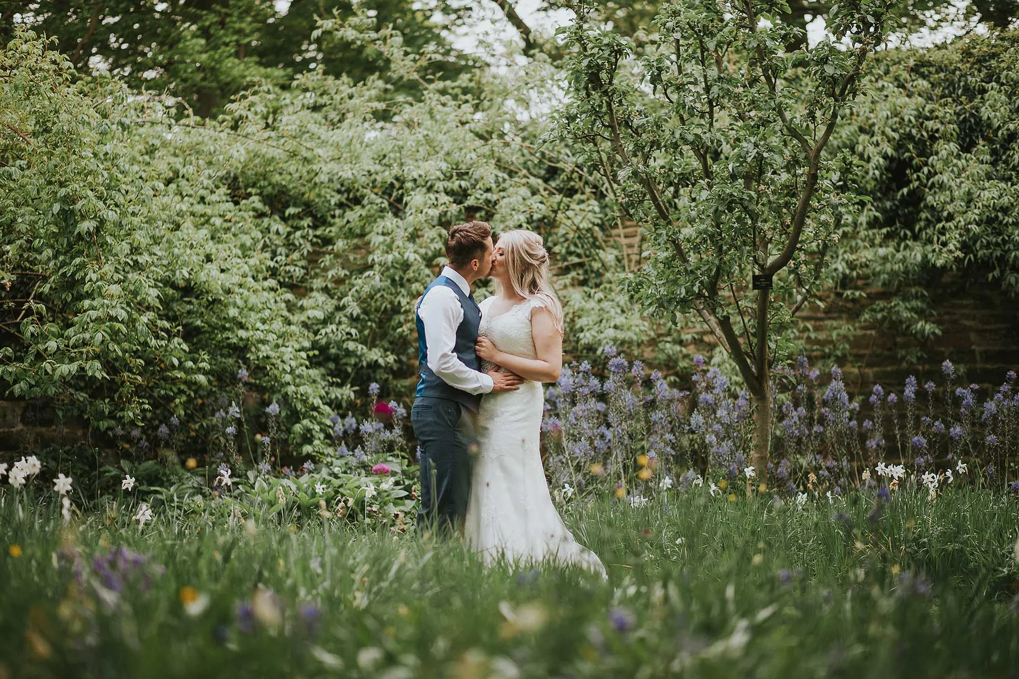 East Riddlesden Hall Wedding | Maddie Farris Photography
