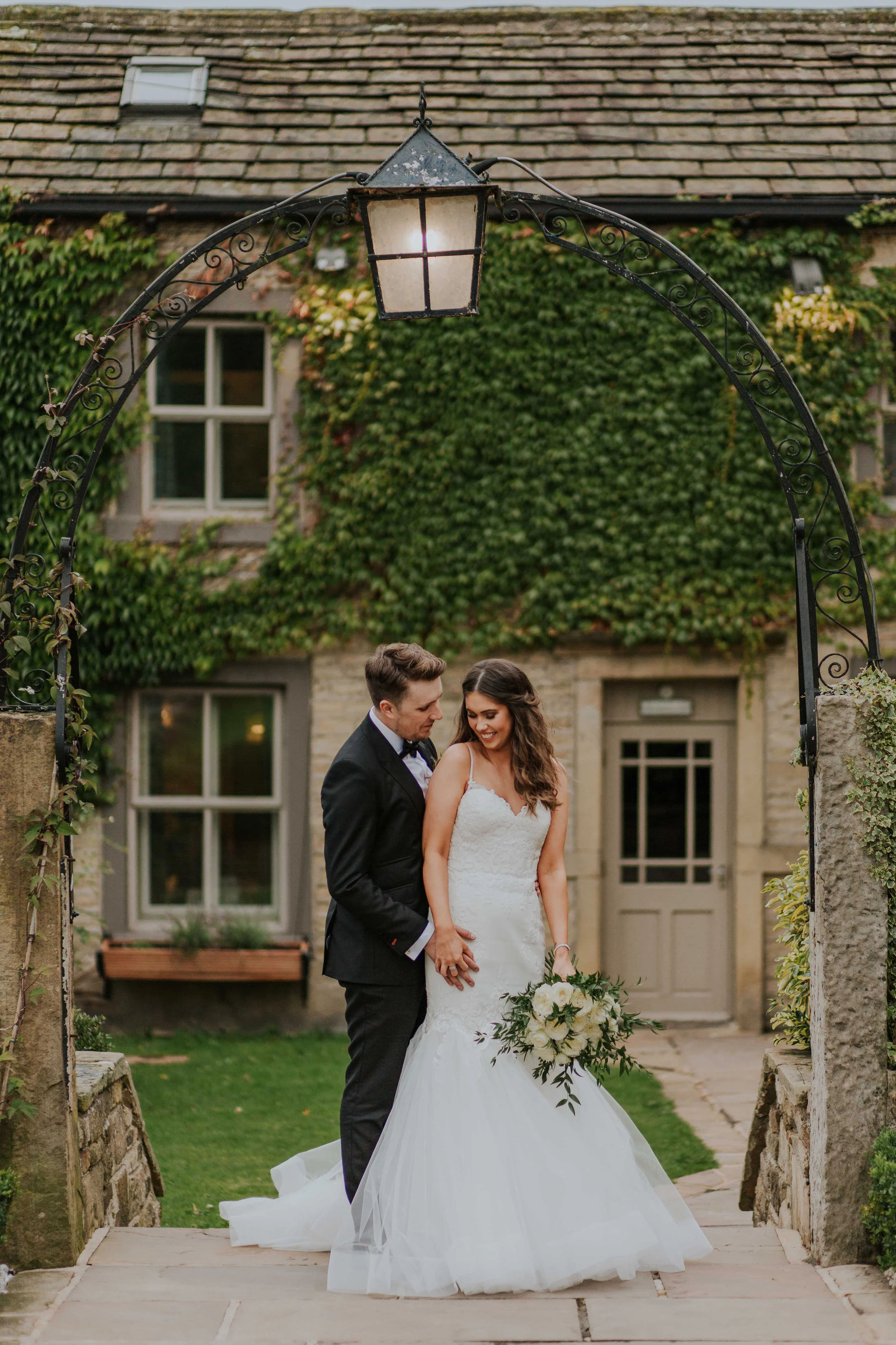 The Fleece Countryside Inn Wedding-Maddie Farris Photography