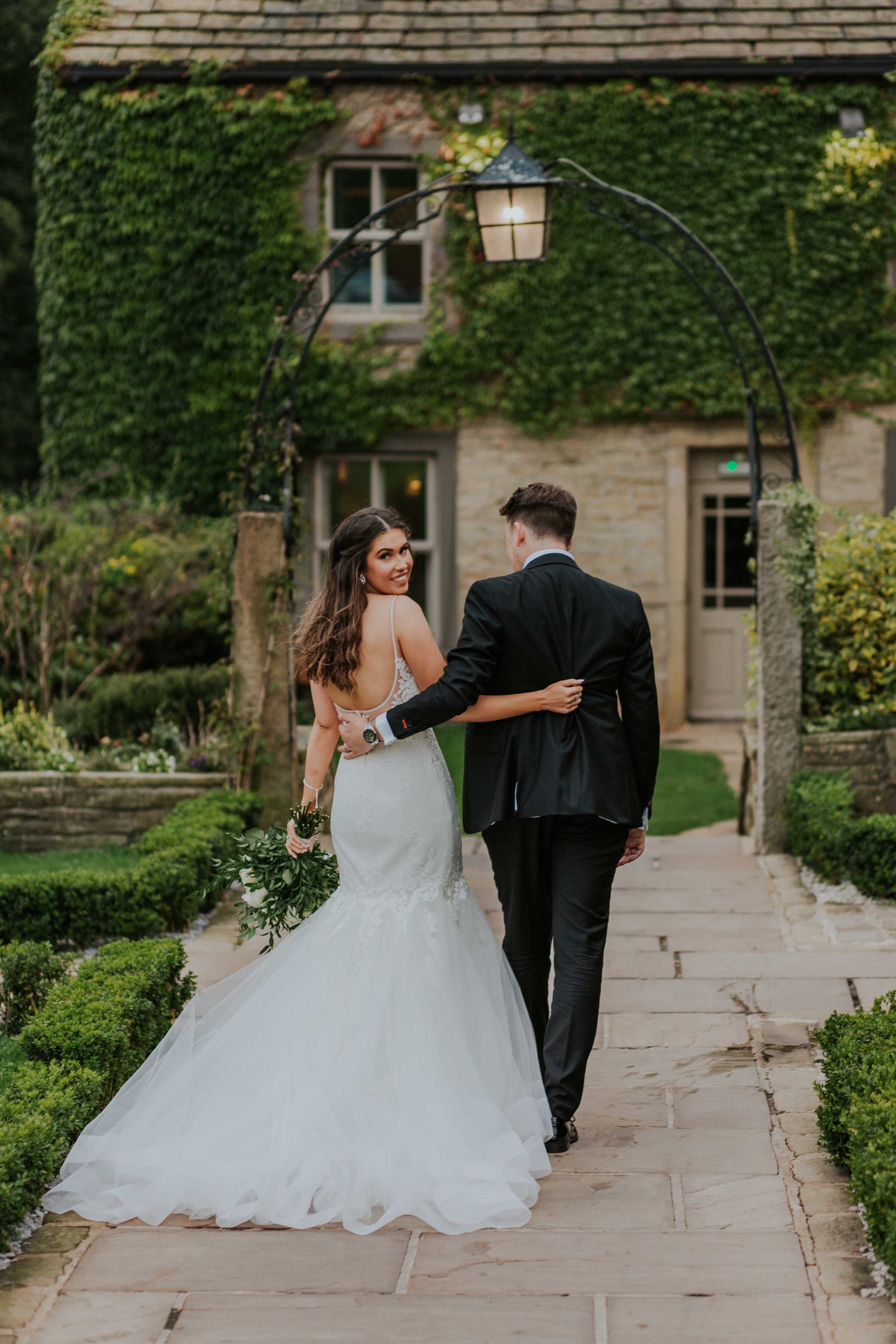 The Fleece Countryside Inn Wedding-Maddie Farris Photography