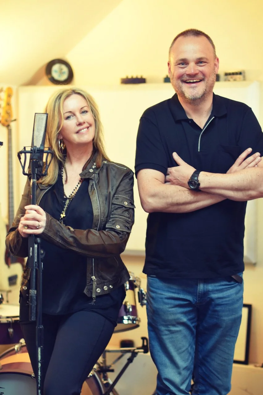 Singer Songwriter Backing vocalist performer singer/songwriter, wedding ...