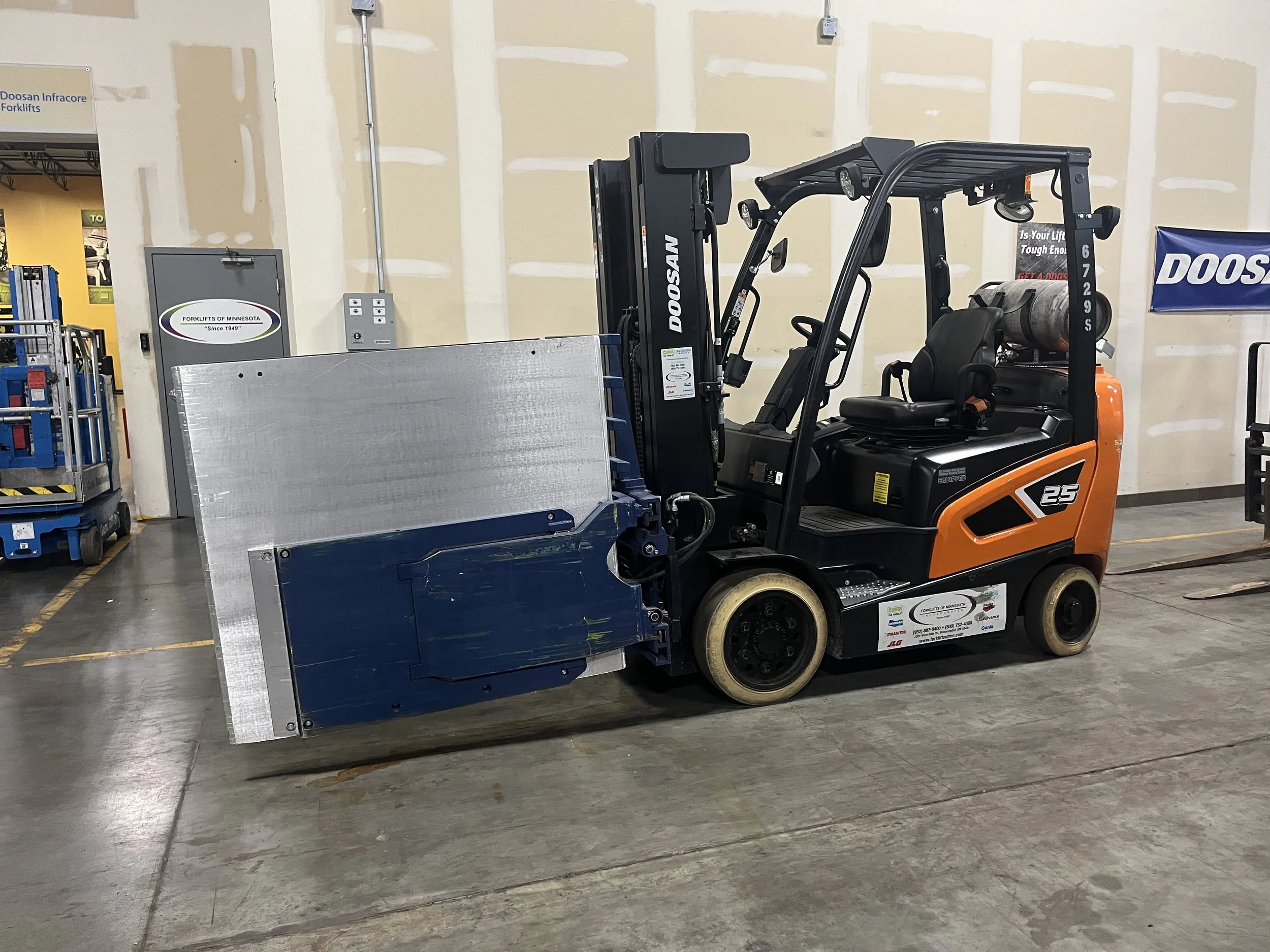 Forklifts of Minnesota-Used Forklifts, Telehandlers, Scissor Lifts, etc.