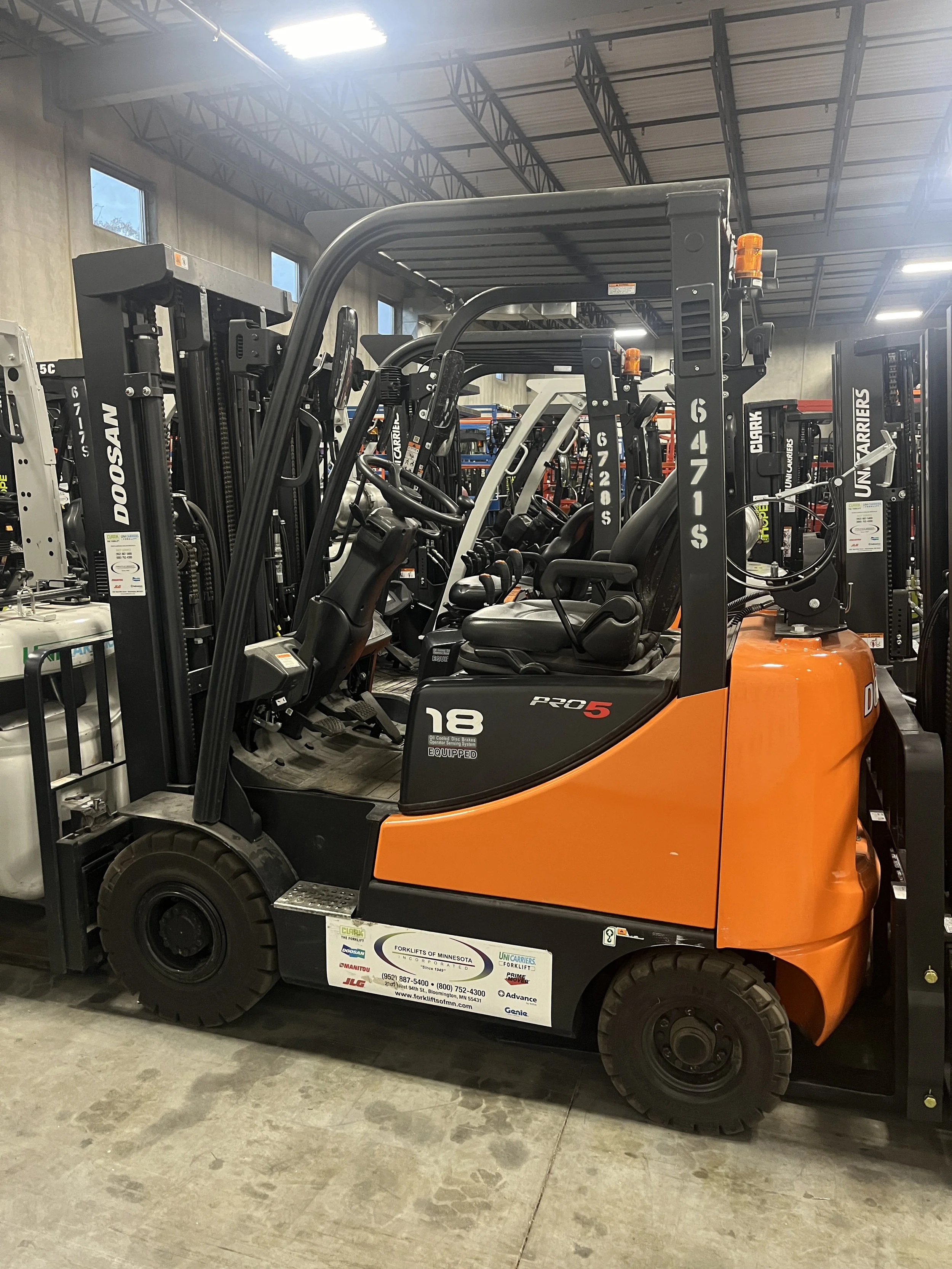 Forklifts of Minnesota-Used Forklifts, Telehandlers, Scissor Lifts, etc.