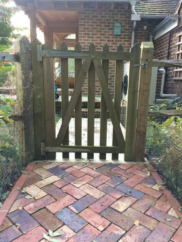 FENCING TRELLIS AND GATES — Green Bay Landscapes