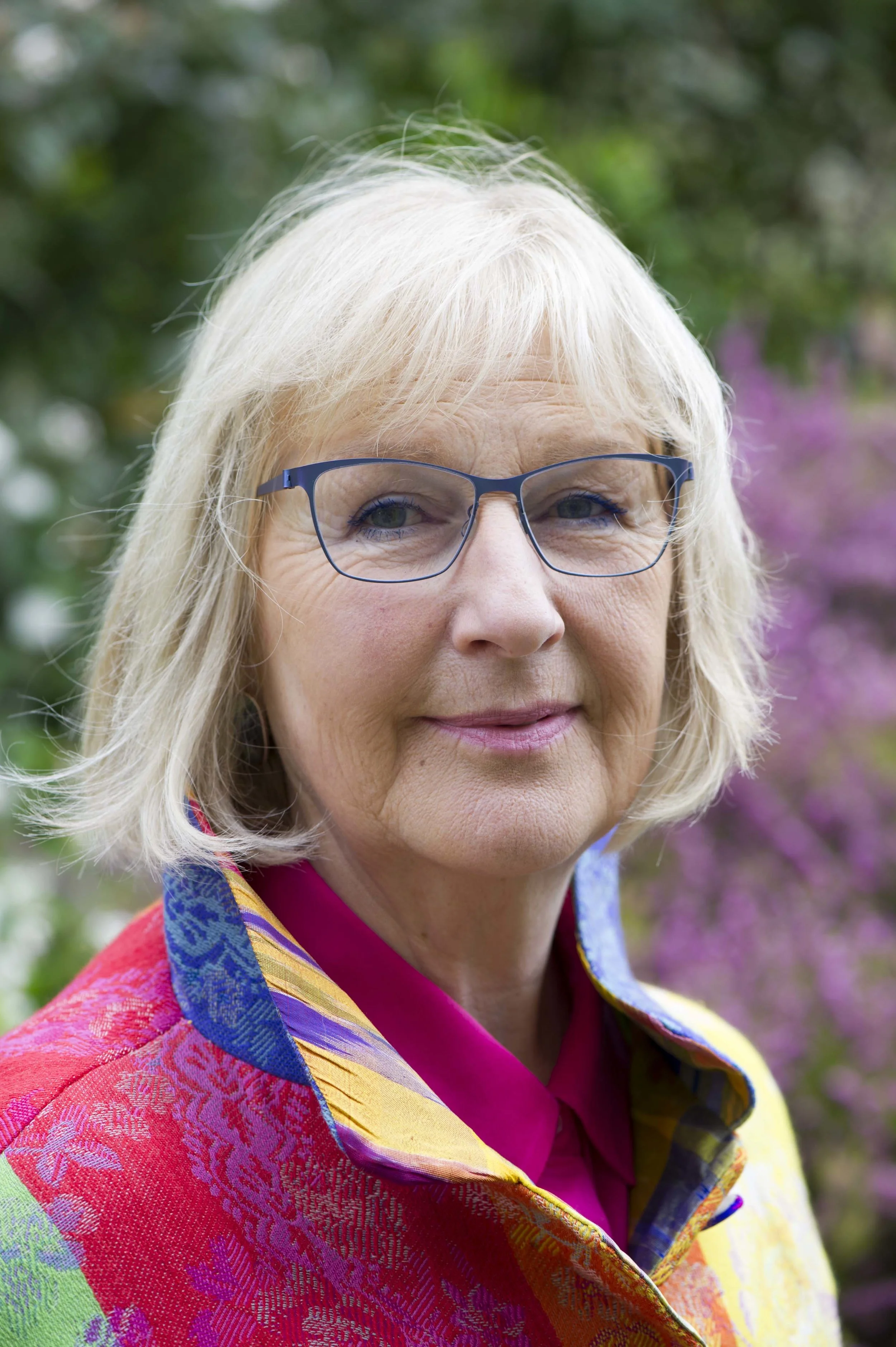 Contact & About — Louise Walker