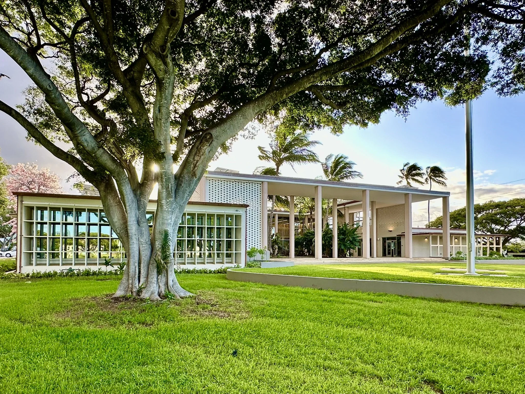Campus Architecture - UH-Manoa — Carolyn Adventure Tours