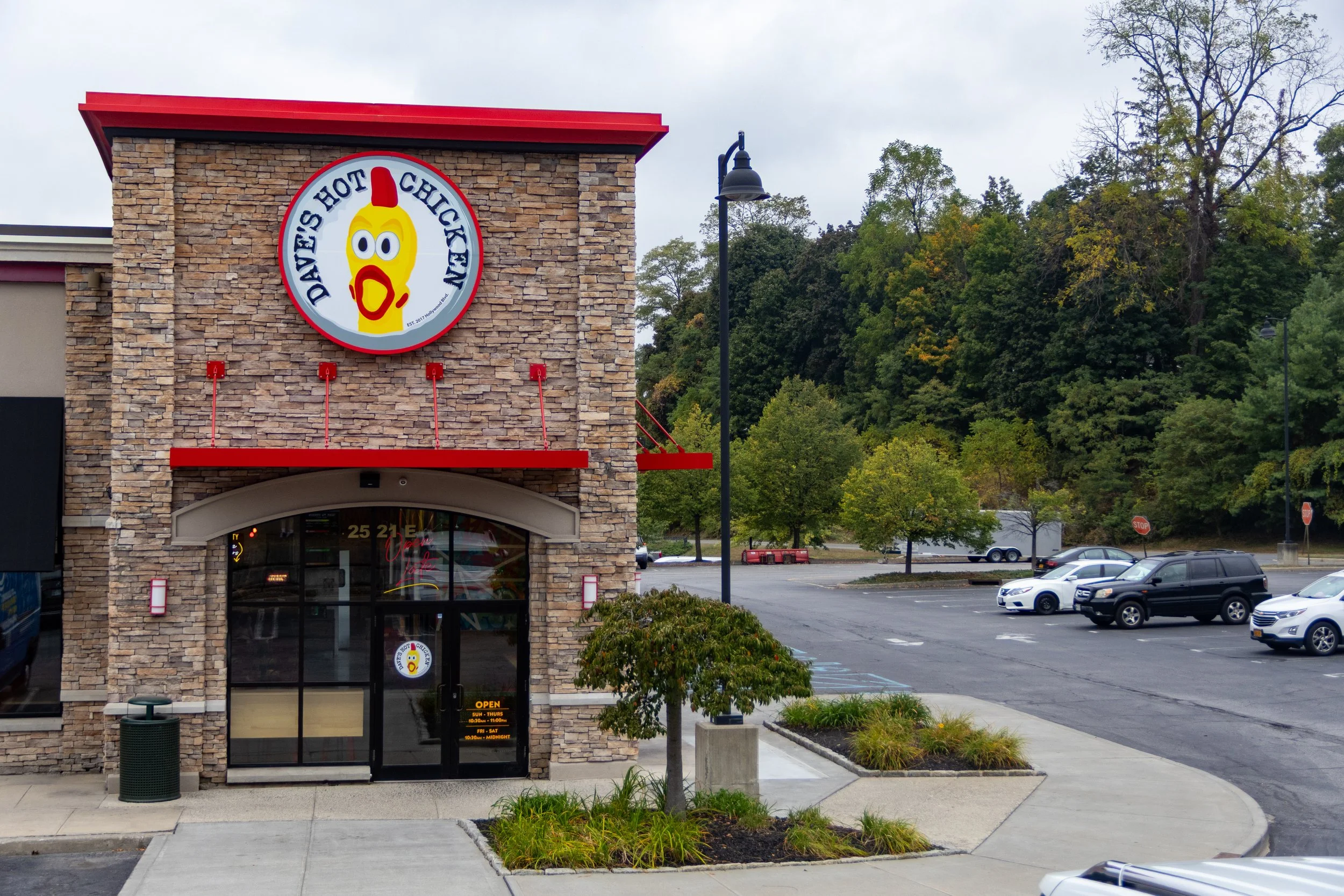 New Dave’s Hot Chicken Settles in After ‘Hectic’ Start — MARIST CIRCLE