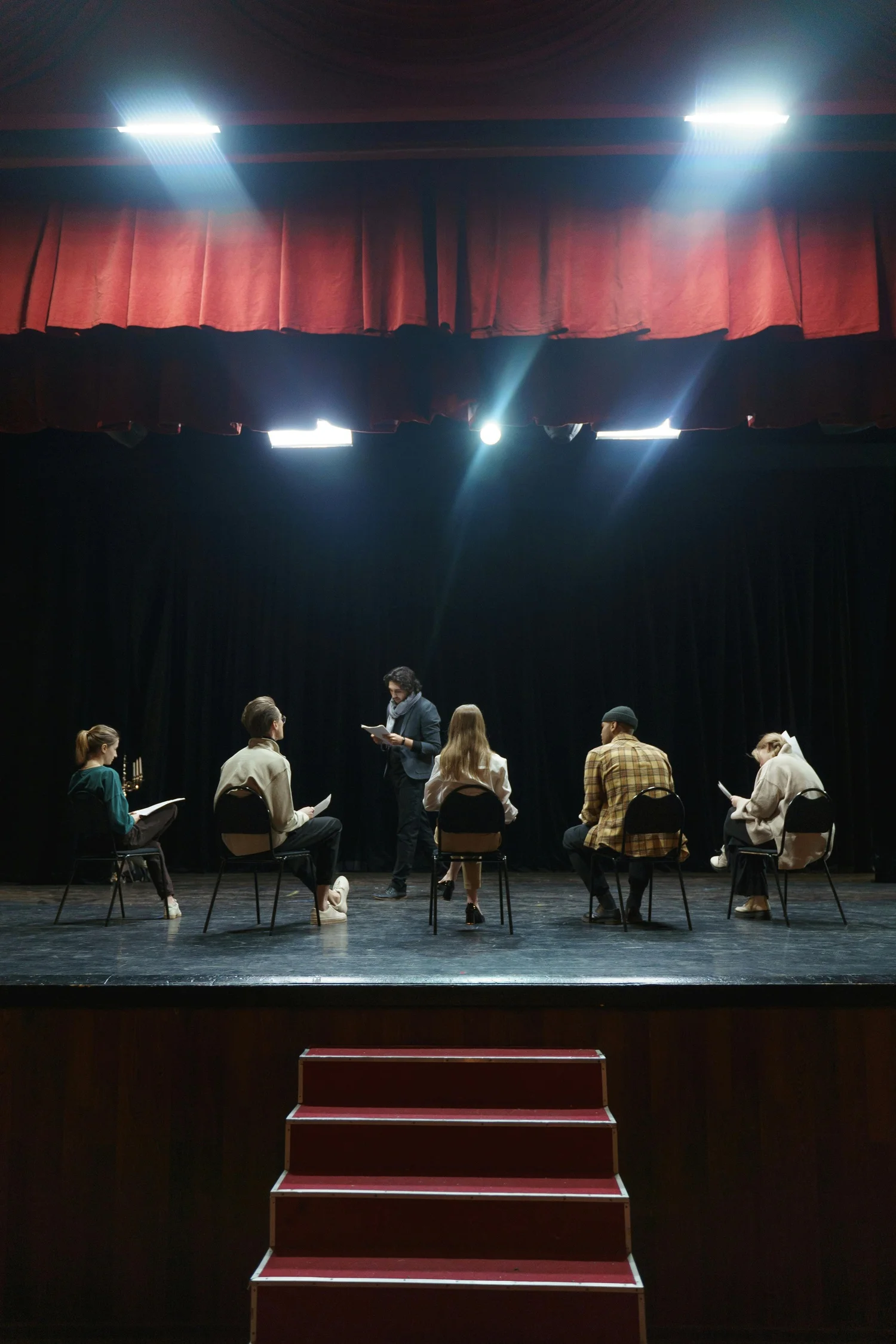 Hollywood Acting vs Stage Acting: What is the Difference and Why is it ...