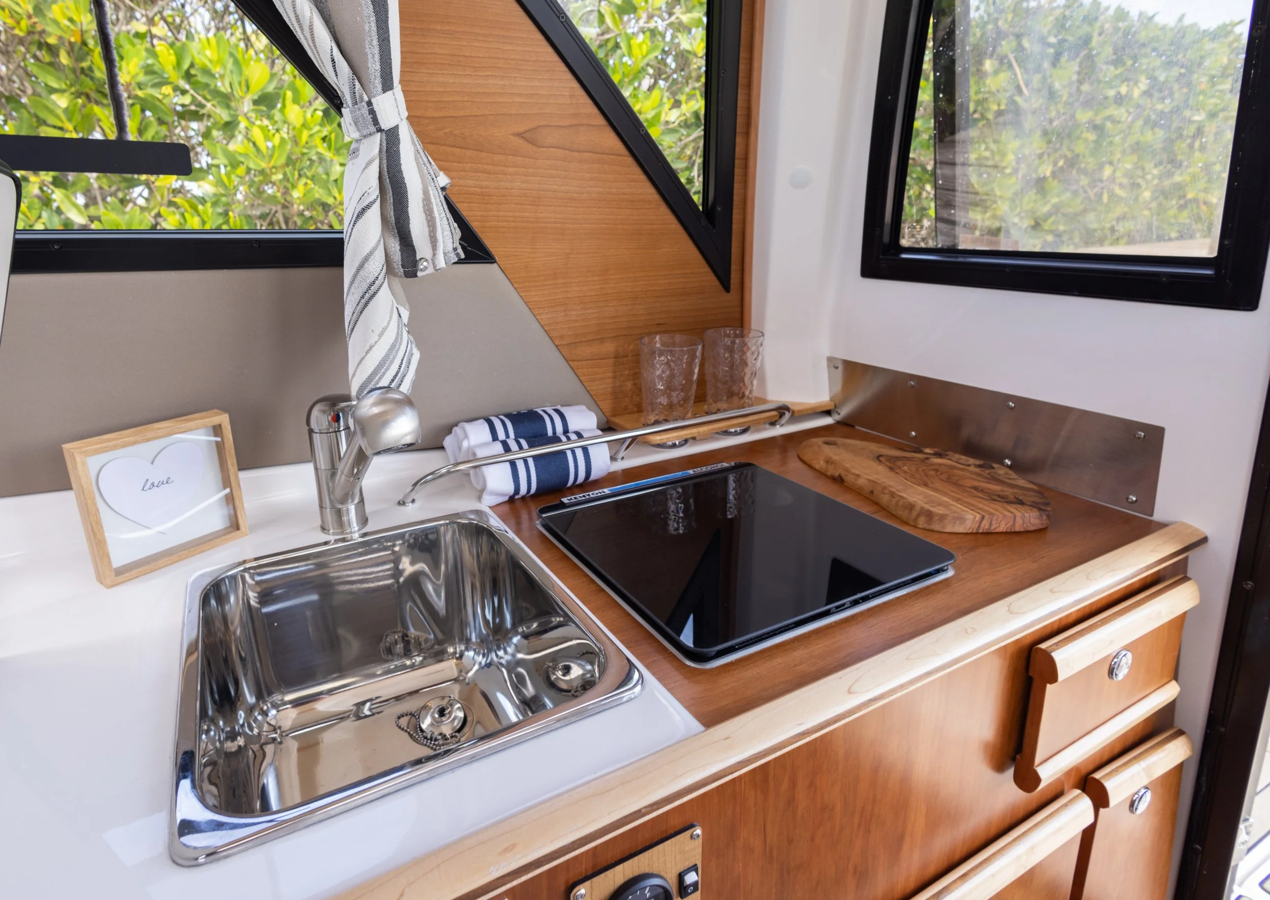 Cutwater C-248 Coupe — Bellingham Yachts