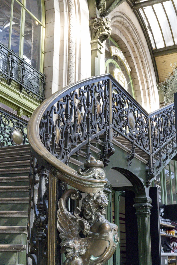 Le Train Bleu — Parisian Moments