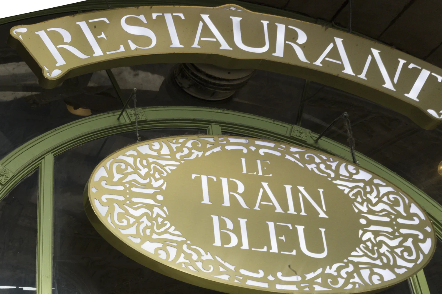 Le Train Bleu — Parisian Moments