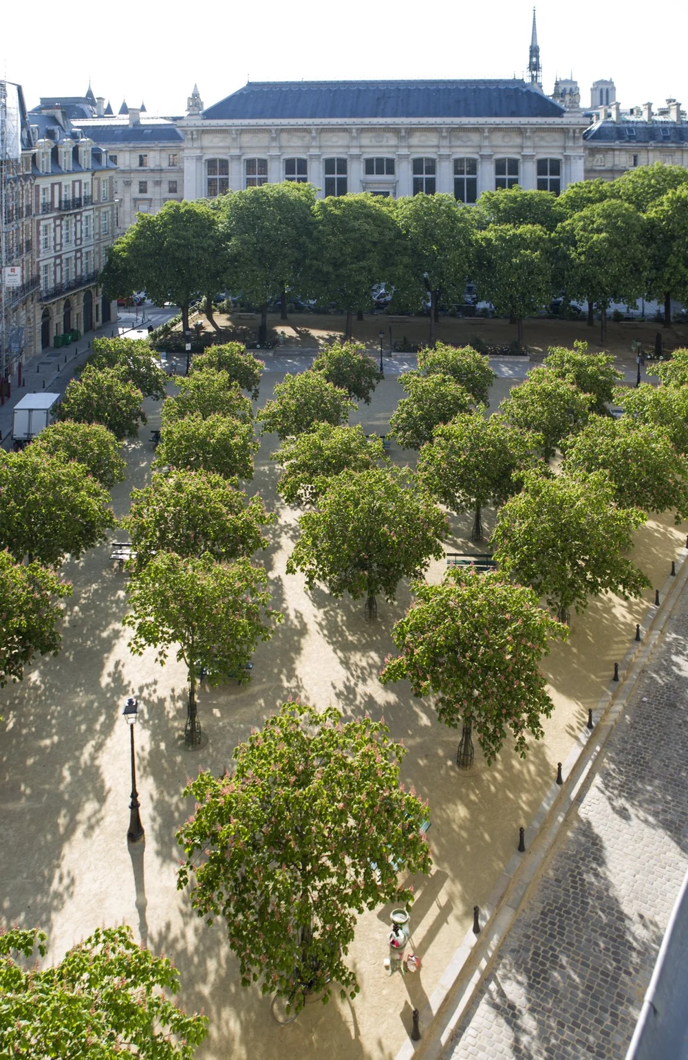 Place Dauphine – Paris — Parisian Moments