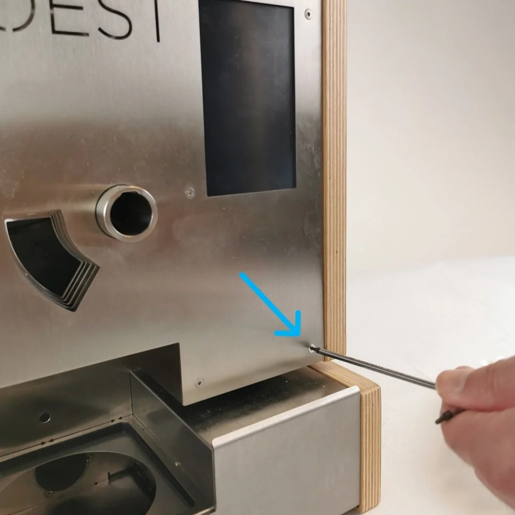 How to remove and install side panels — ROEST