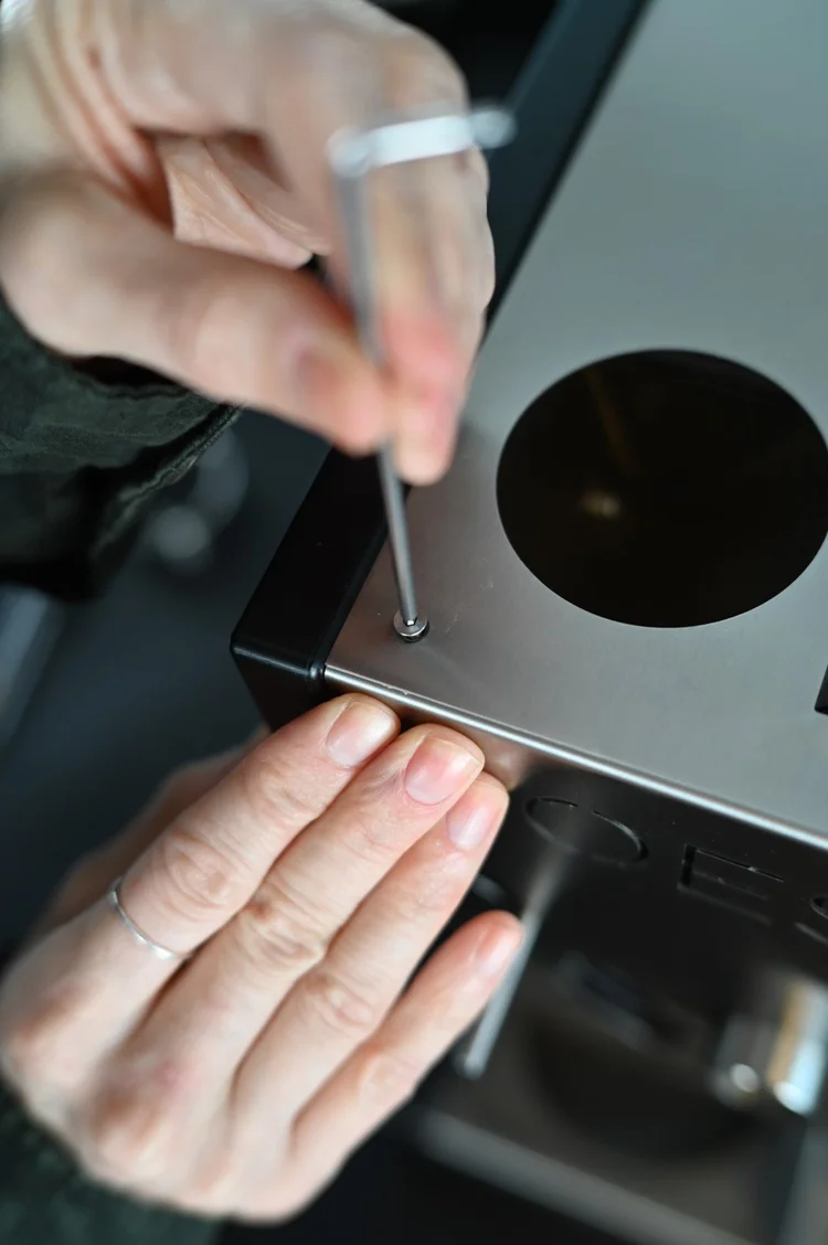 How to remove and install top plate — ROEST