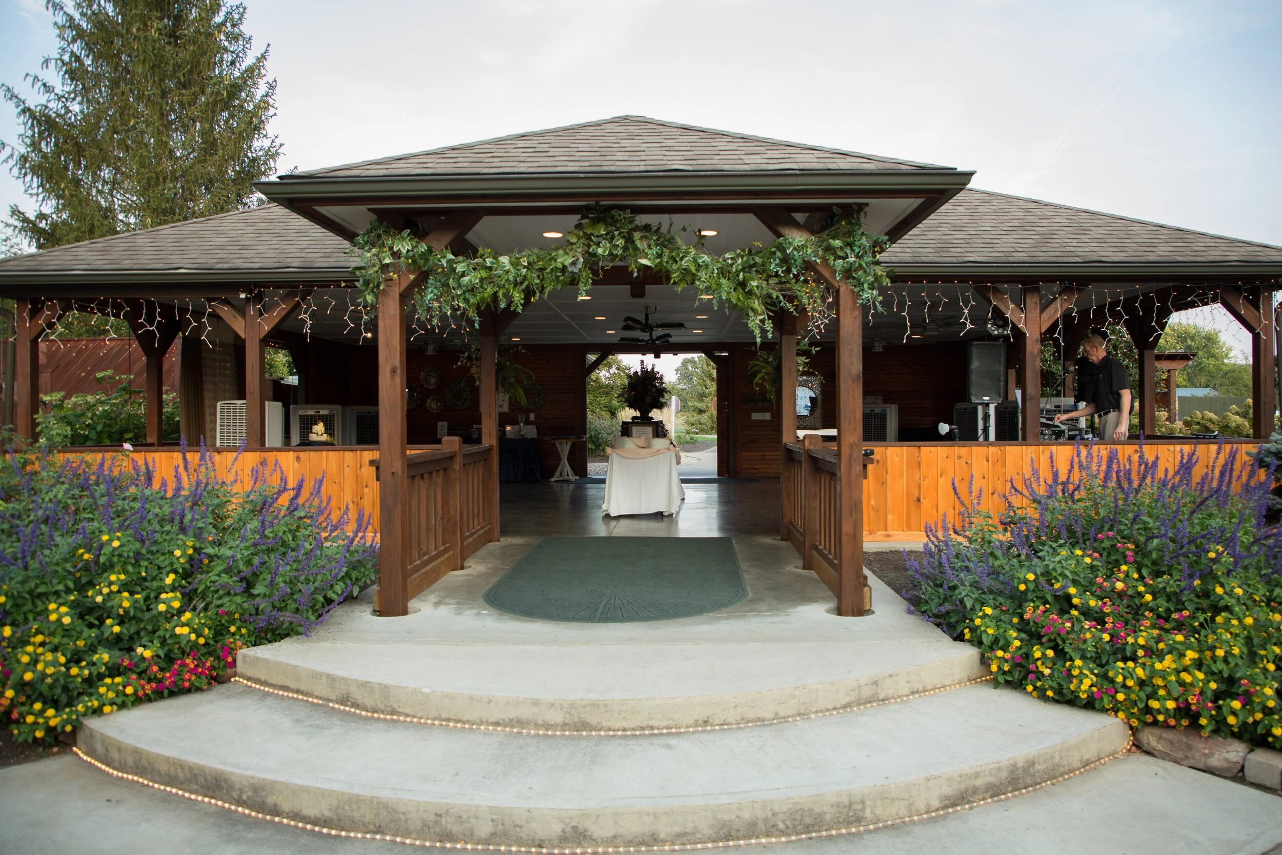 Avon pavilion wedding photos - Weddingsavor.com
