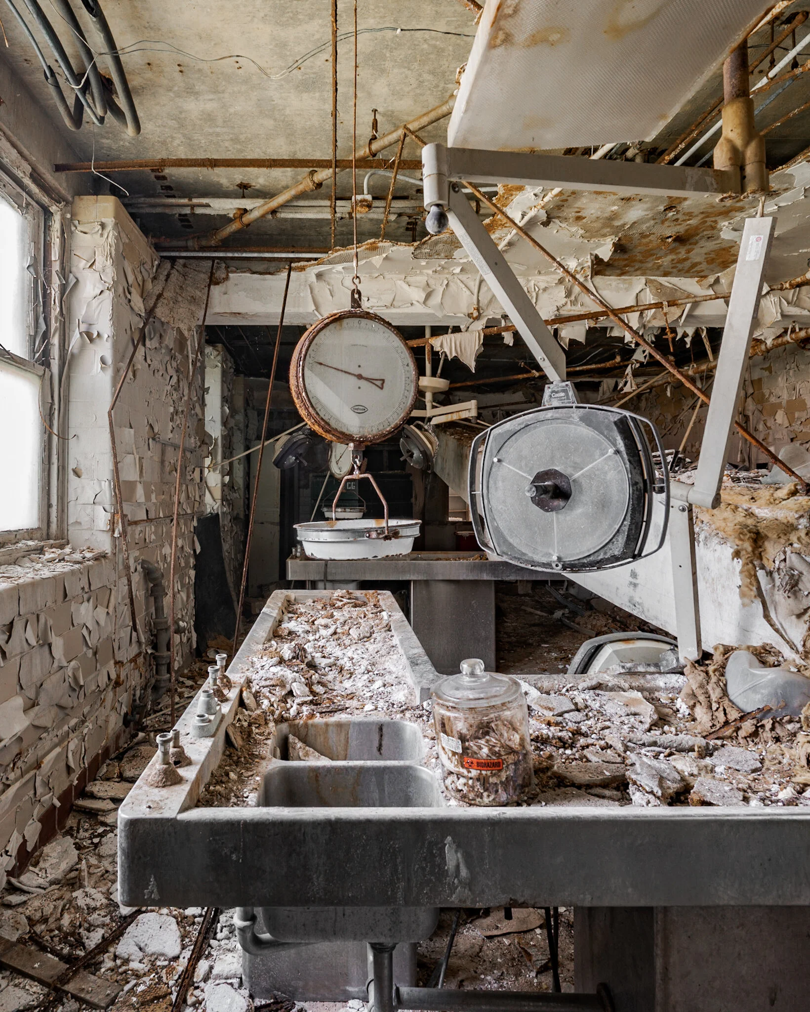 ABANDONED HOSPITAL - LARGE AUTOPSY ROOM — Abandoned Central