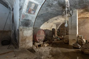 The Abandoned City on a Mountain in Italy — Abandoned Central