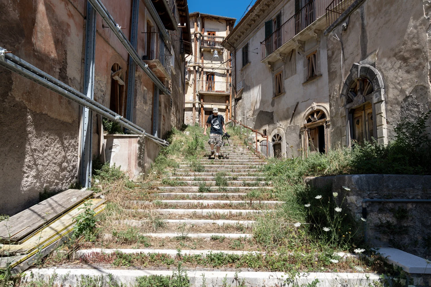 The Abandoned City on a Mountain in Italy — Abandoned Central