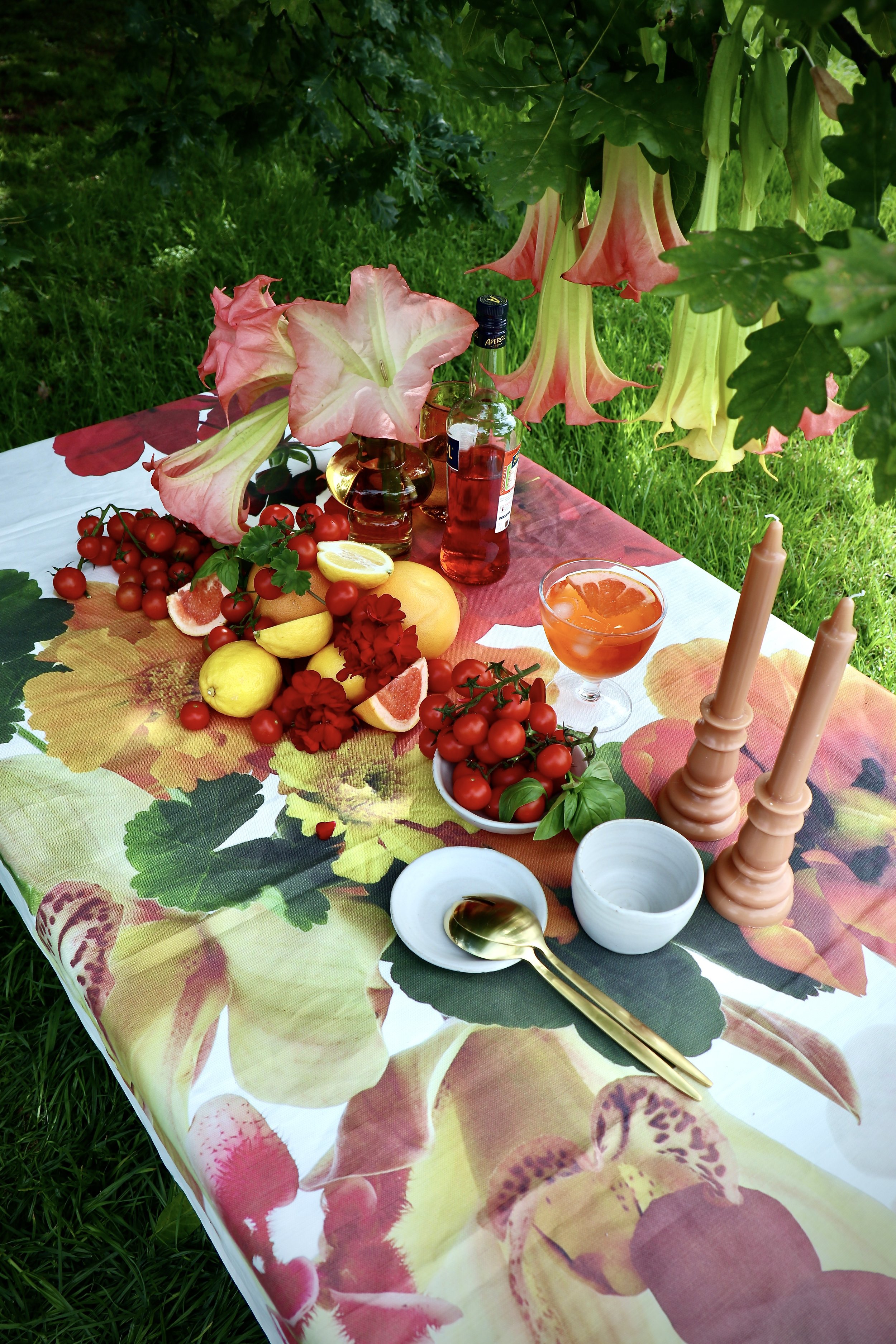 Custom Table Linen — Aleksandra Flowers