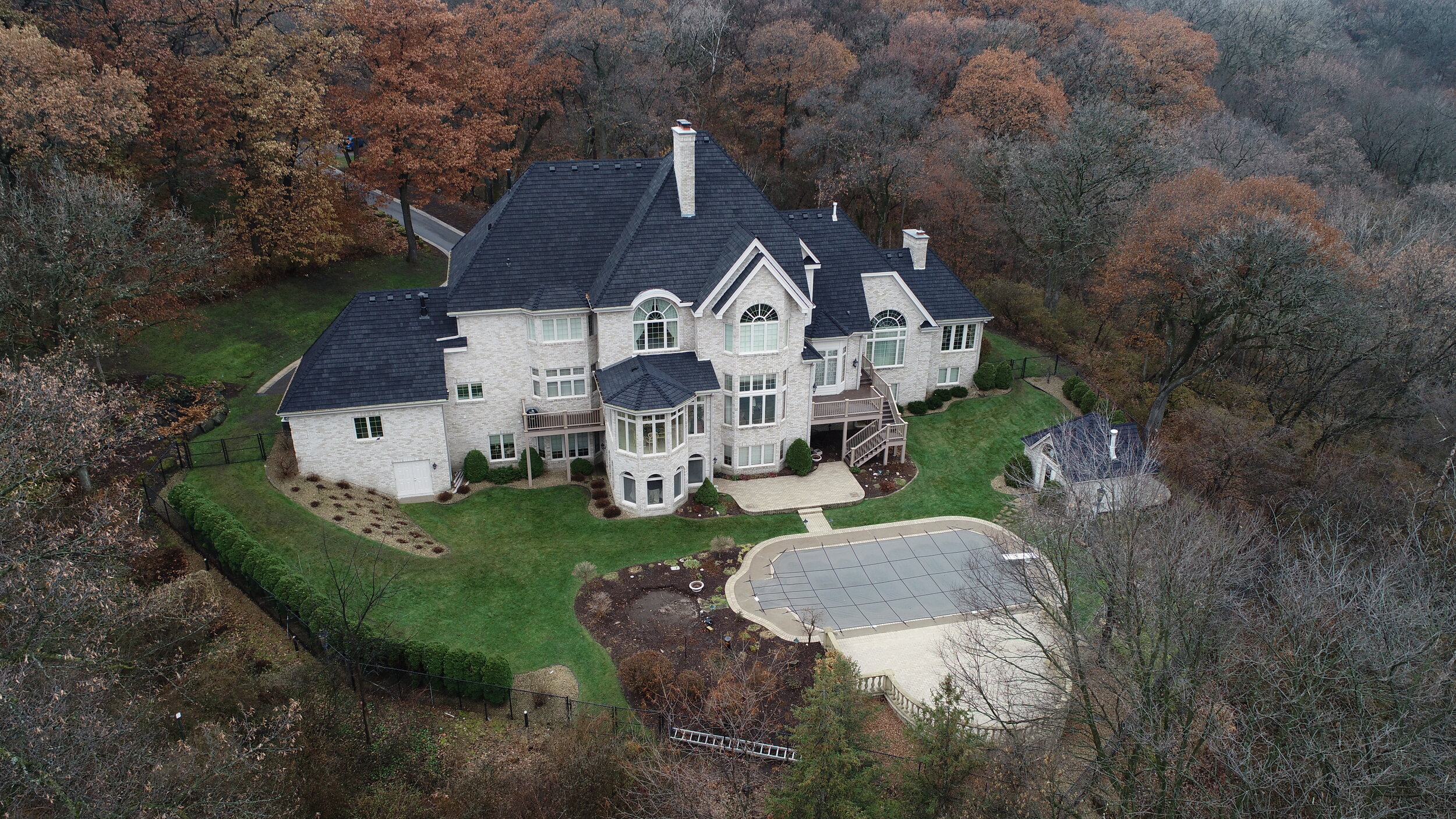 4 Popular Colonial Style Roof Shingles | CeDUR