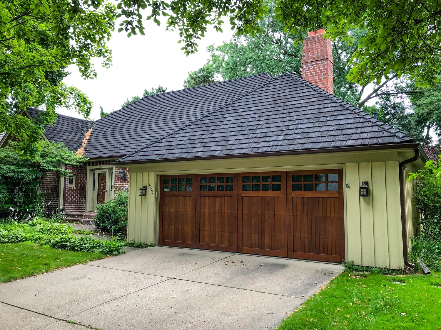Composite Cedar Shake Roof Tiles | Faux Synthetic Wood Shingles