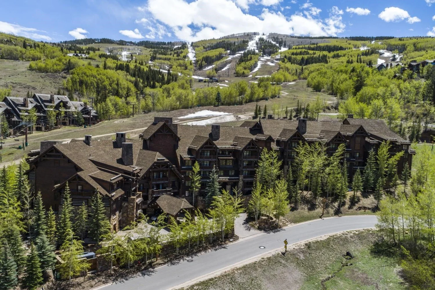 10 Hotel Exterior Design Concepts for Modern and Rustic Styles