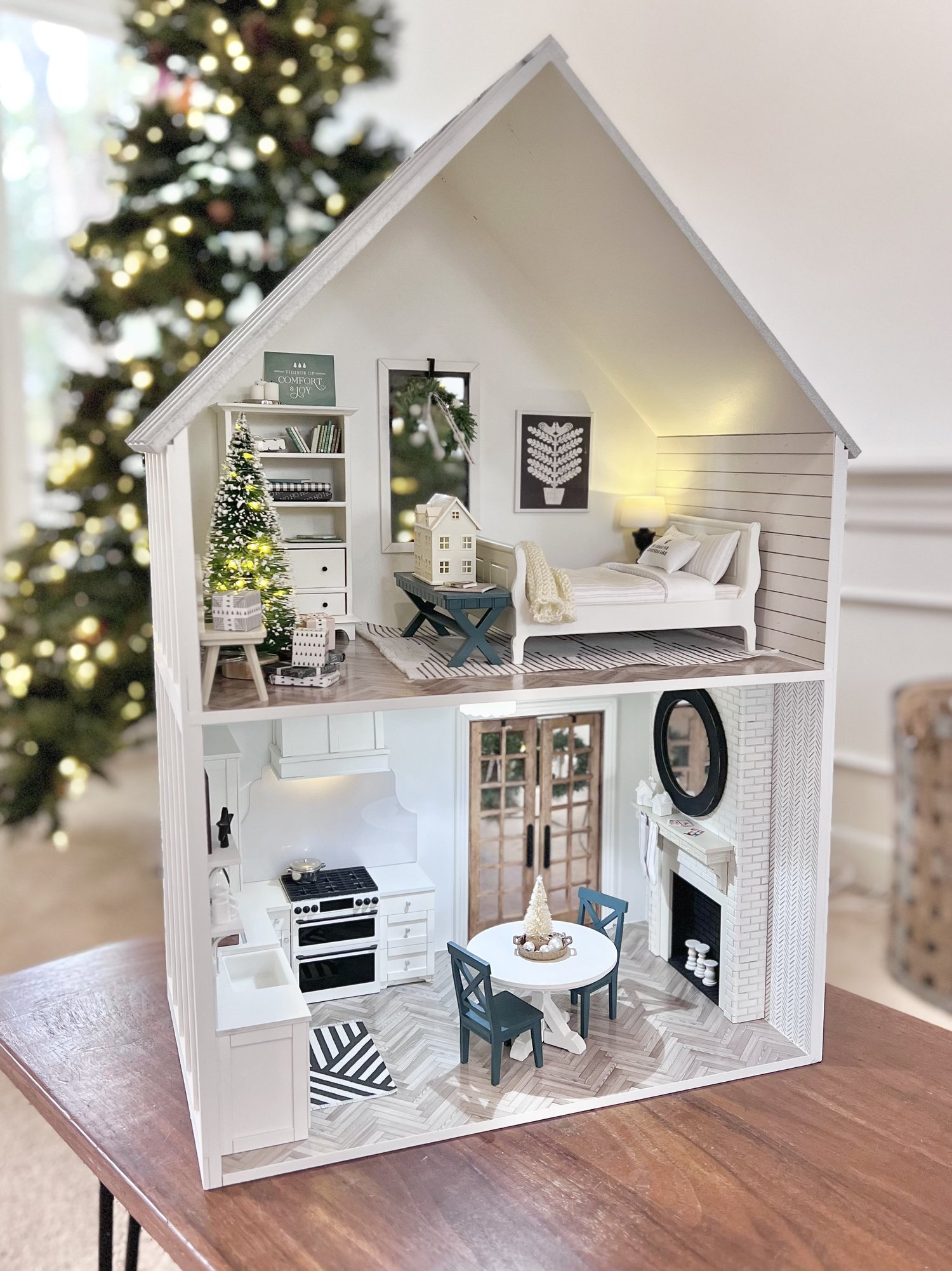 Mini Modern Holiday Farmhouse — Jessica Cloe Miniatures