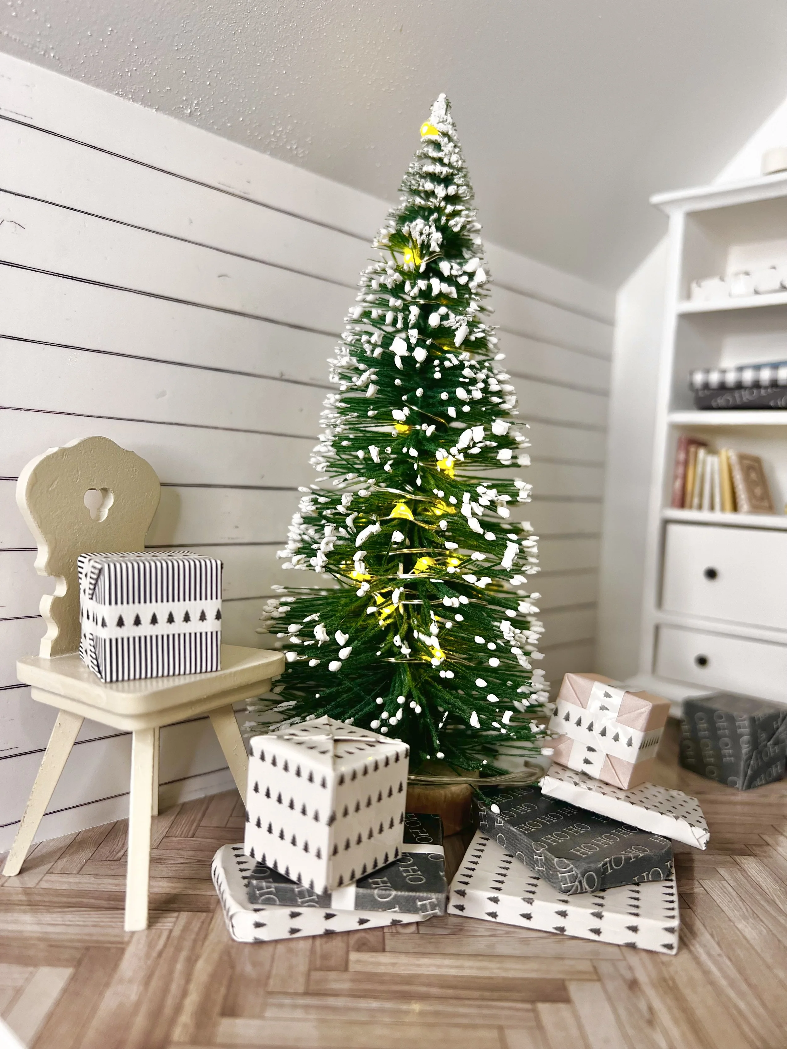 Mini Modern Holiday Farmhouse — Jessica Cloe Miniatures