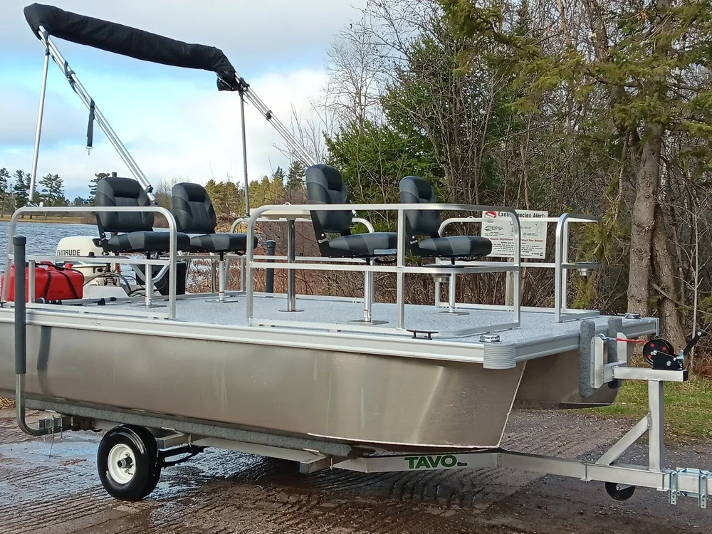 TAVO TOON P-4: four-person compact pontoon boat, lg deck and playpen ...