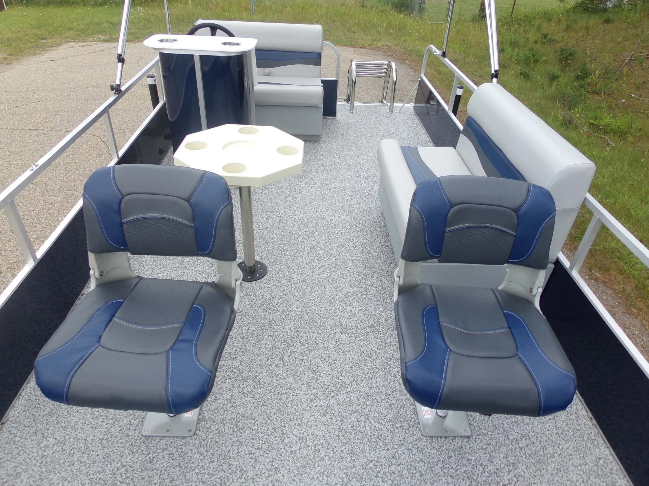 TAVO TOON P-6: six-person compact pontoon boat, large deck & playpen ...