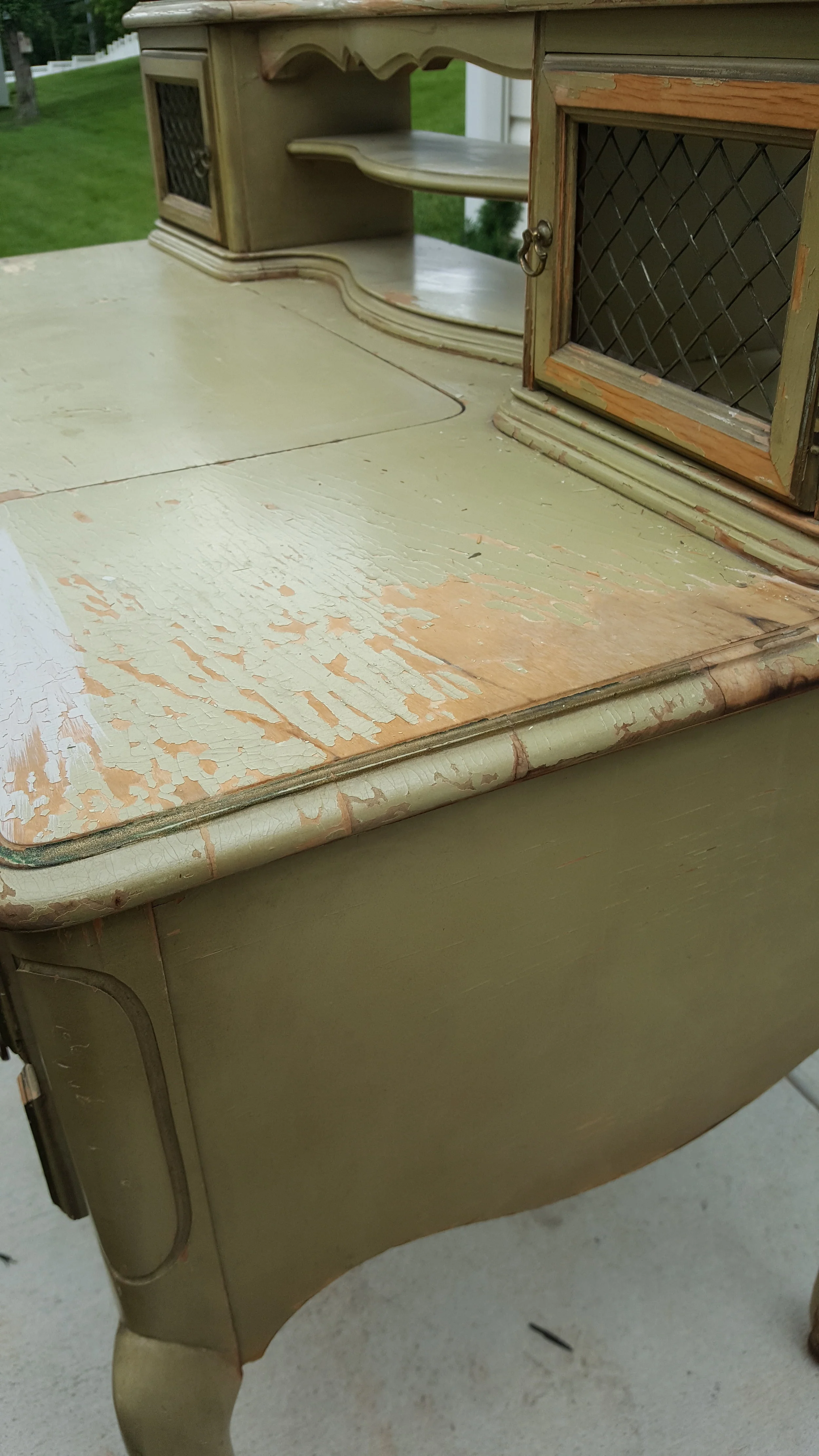 Full Tutorial on Water-Damaged Desk Makeover #MondayMakeoversWithFallon ...