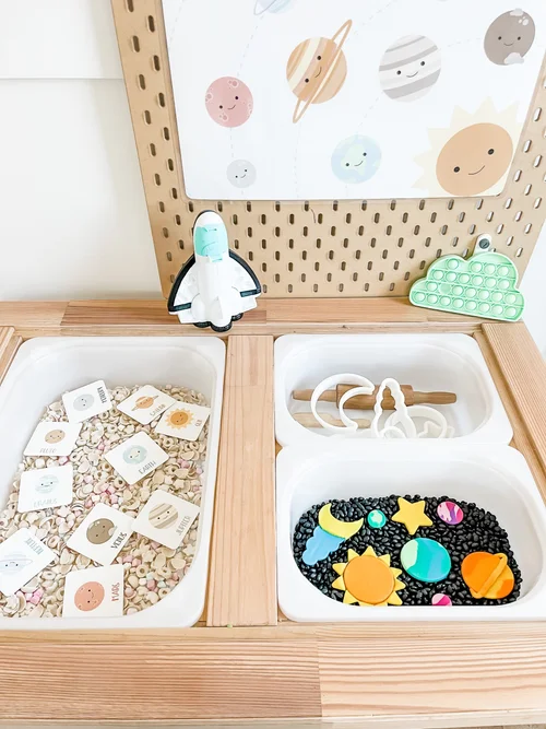 Goodnight Fox - Outer space sensory play