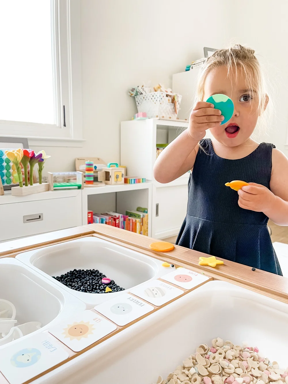 Goodnight Fox - Outer space sensory play