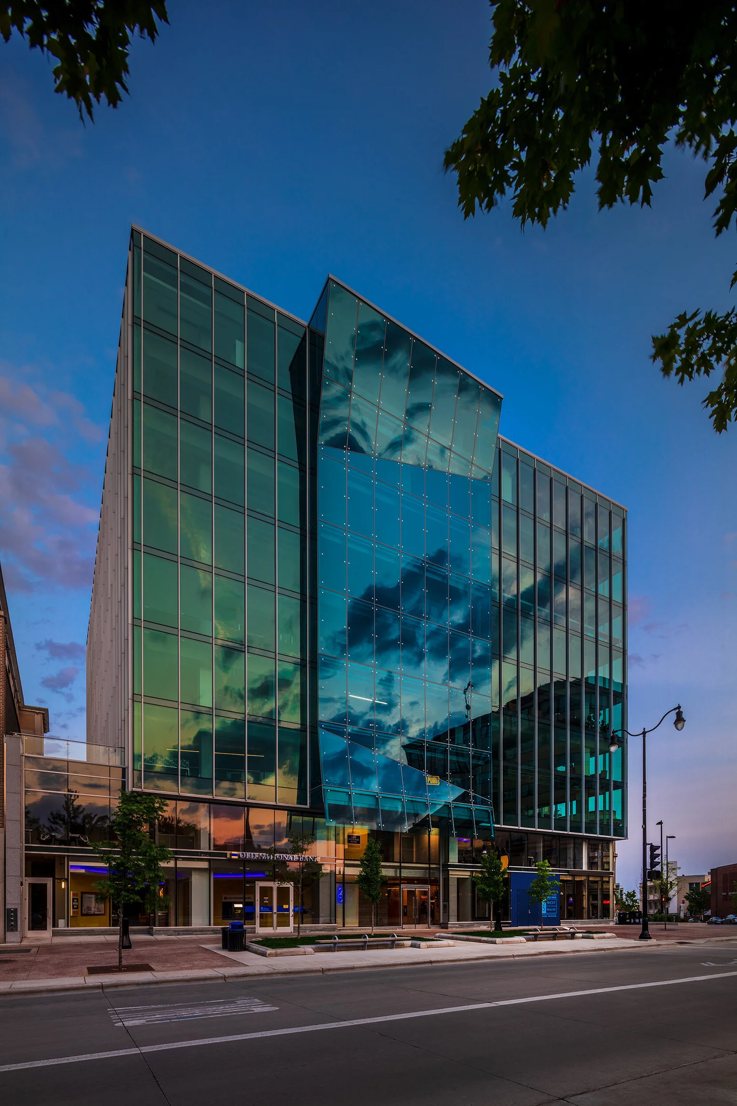25 W Main Street/The Pressman — Valerio Dewalt Train