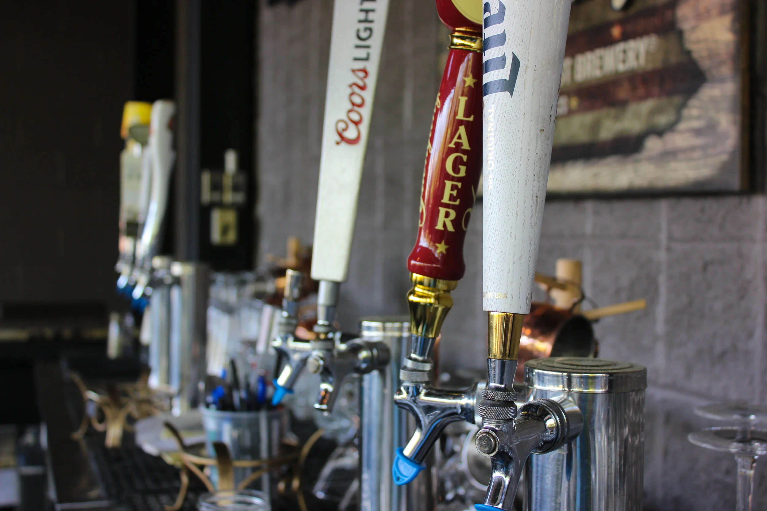 Theo's Bar and Grille