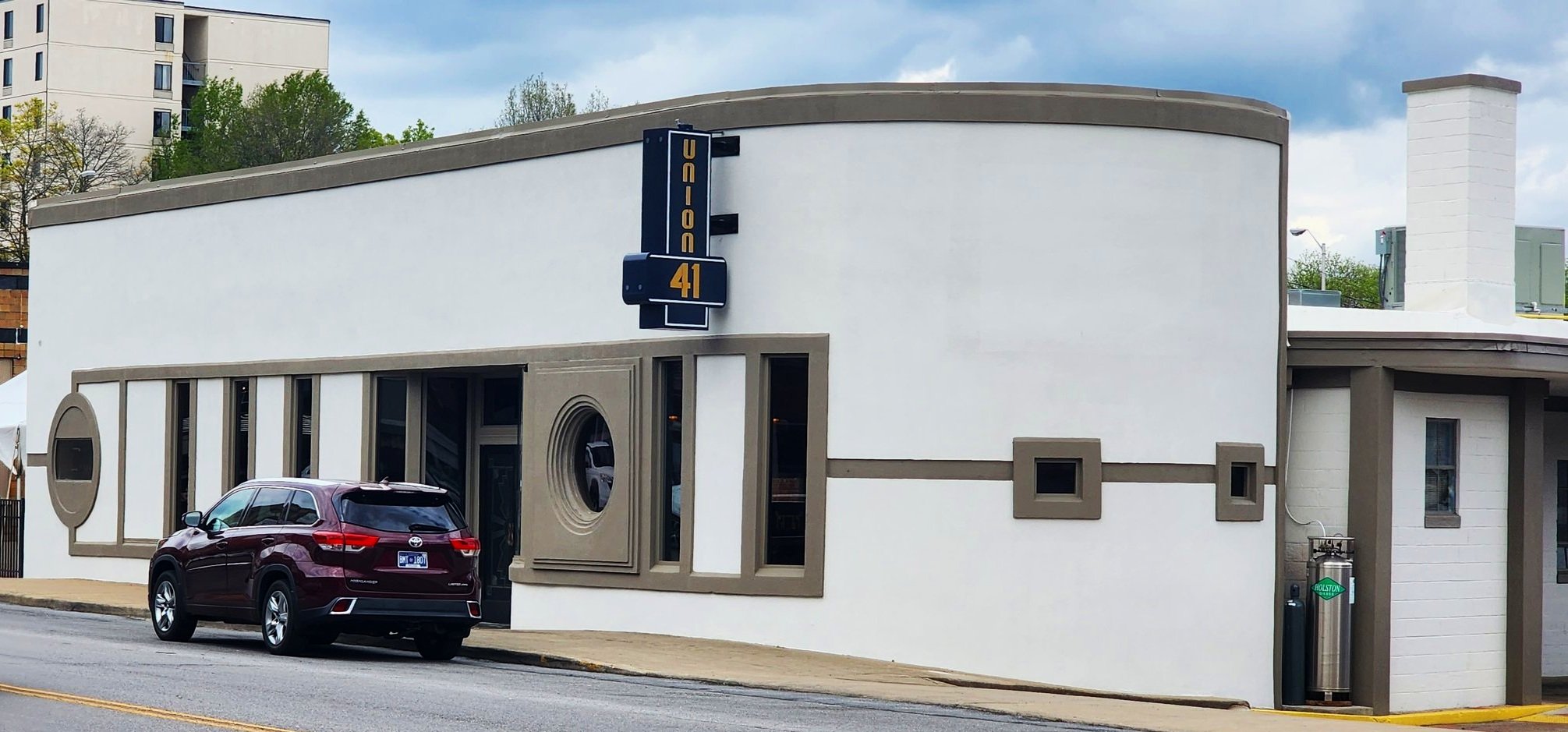 Bristol offers up the best of two states — knoxroadtripper