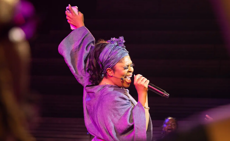 Kim Burrell’s LGBTQ Controversy Resurfaces in Colonus — EEW Magazine