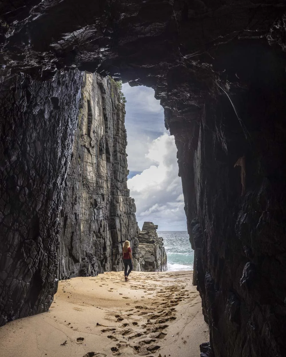How to find Kiama's hidden sea cave at Walkers Beach — Walk My World