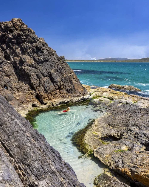 How to find the sensational boomerang shaped rockpool in Crescent Head ...